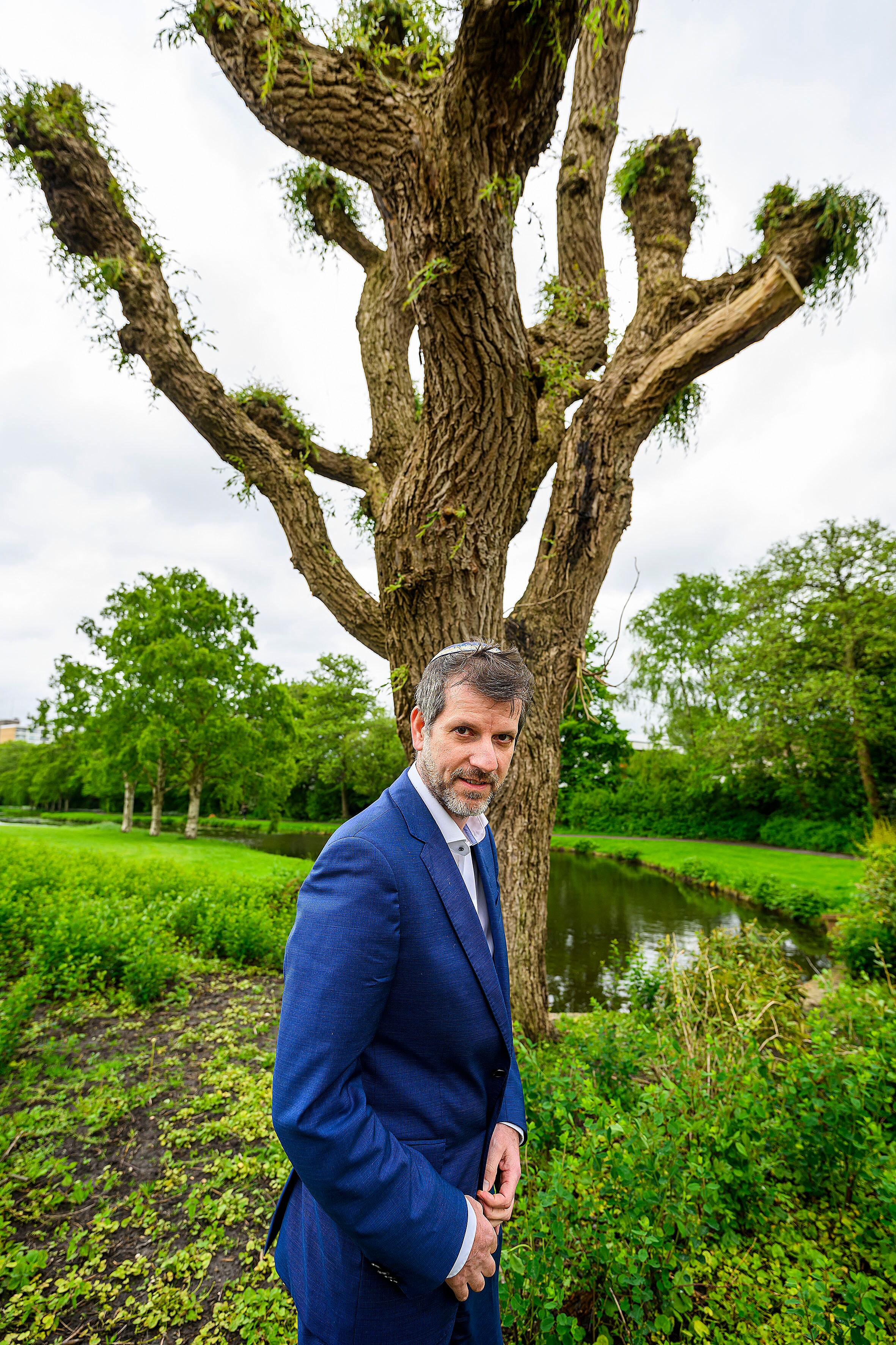 ‘Het is simpel’, zegt deze rabbijn, ‘als je een ander belemmert om te herdenken, dan overschrijd ...