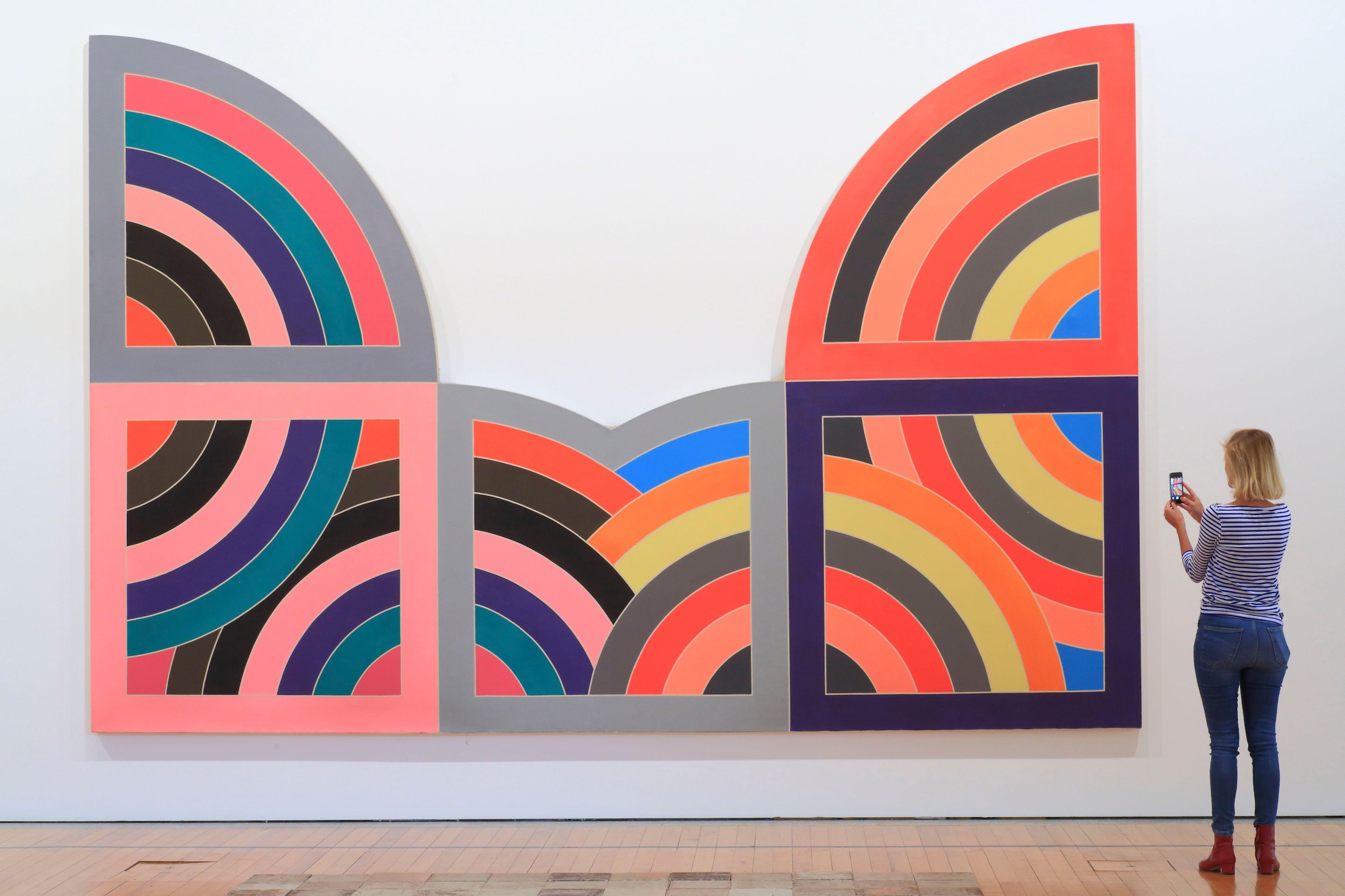 Van gepsychologiseer over zijn kunst moest Frank Stella (1936-2024 ...