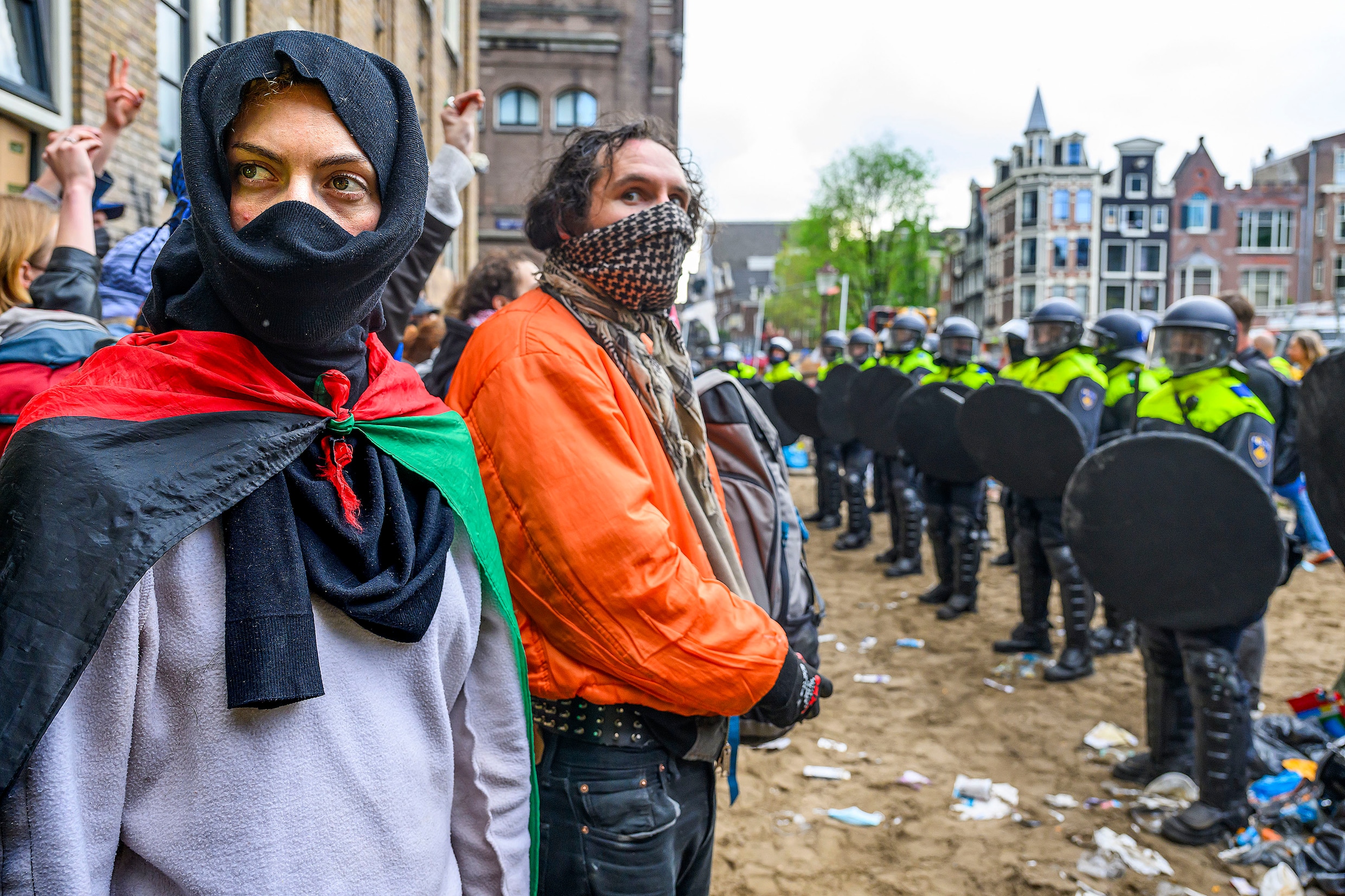 Mag je protesteren met gezichtsbedekkende kleding? ‘Het is een ...