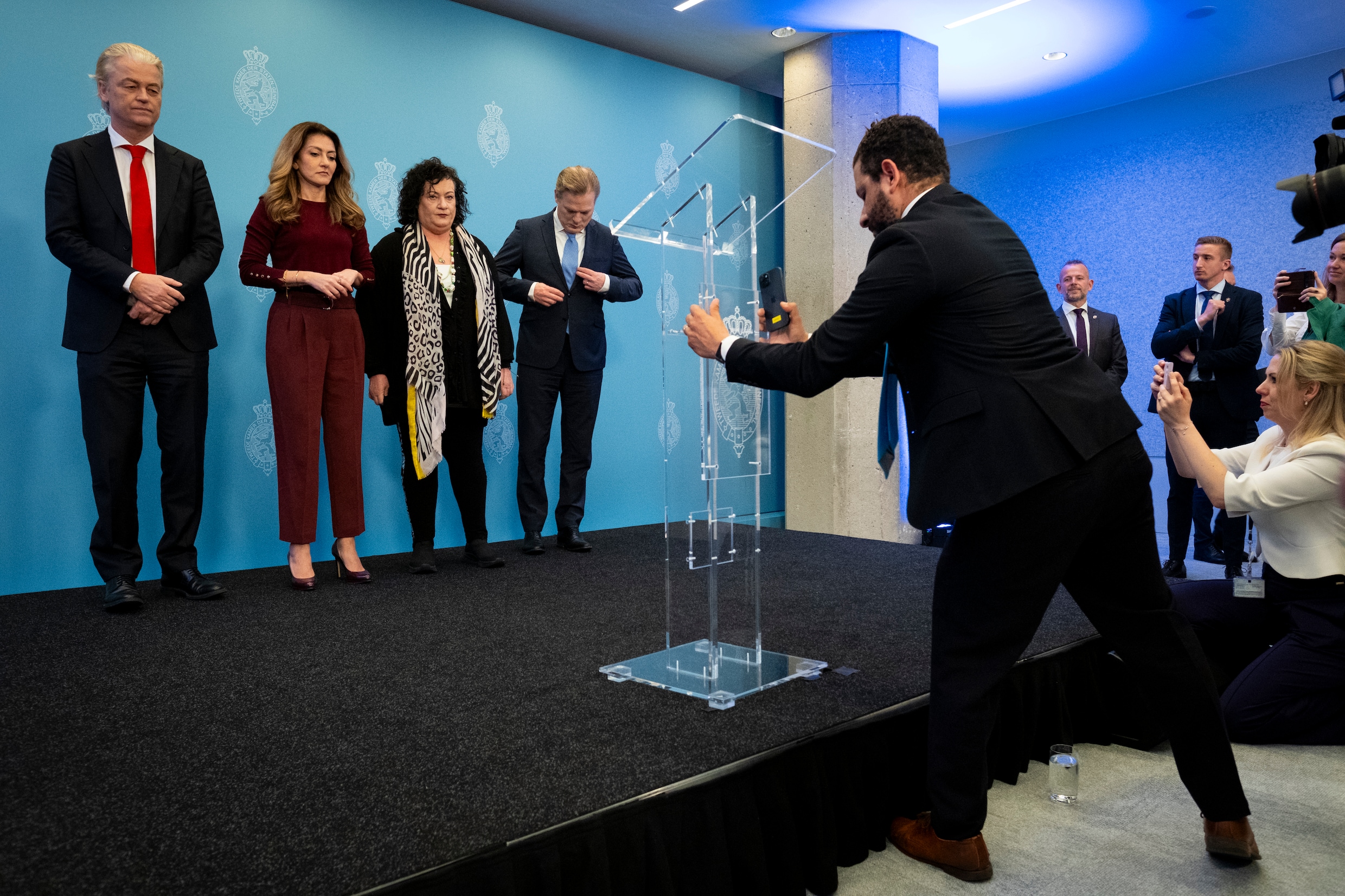 Hoofdlijnenakkoord voor ‘kabinet van hoop’ is broos bouwpakket in vier ...