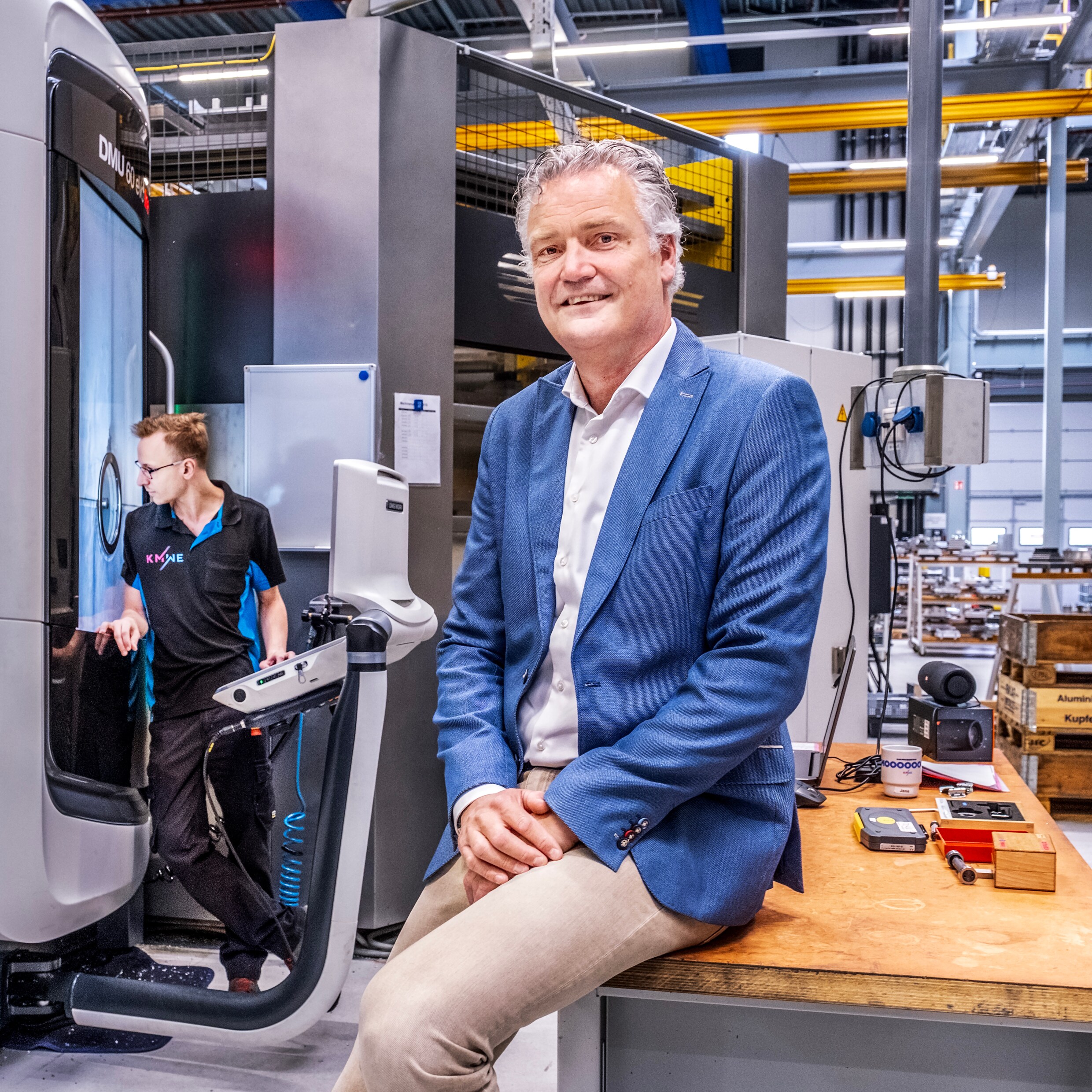 Bij KMWE in Eindhoven beeldhouwen robotarmen onderdelen voor de ...