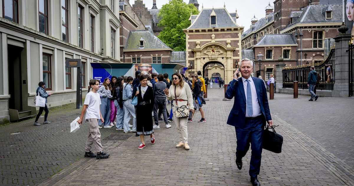 Van der Burg is niet beschikbaar voor het nieuwe kabinet: bezwaren tegen coalitie met de PVV ...