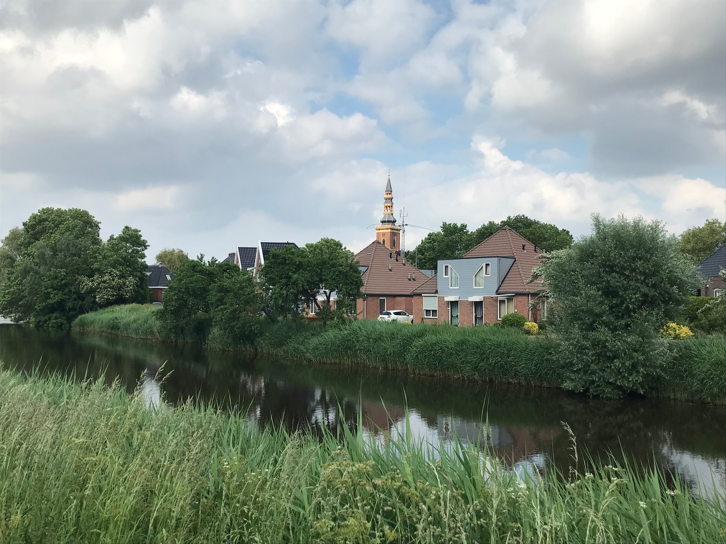 Over vloeibaar afval van de NAM, blauw met stukken, dat opdook in een Gronings dorp | de Volkskrant