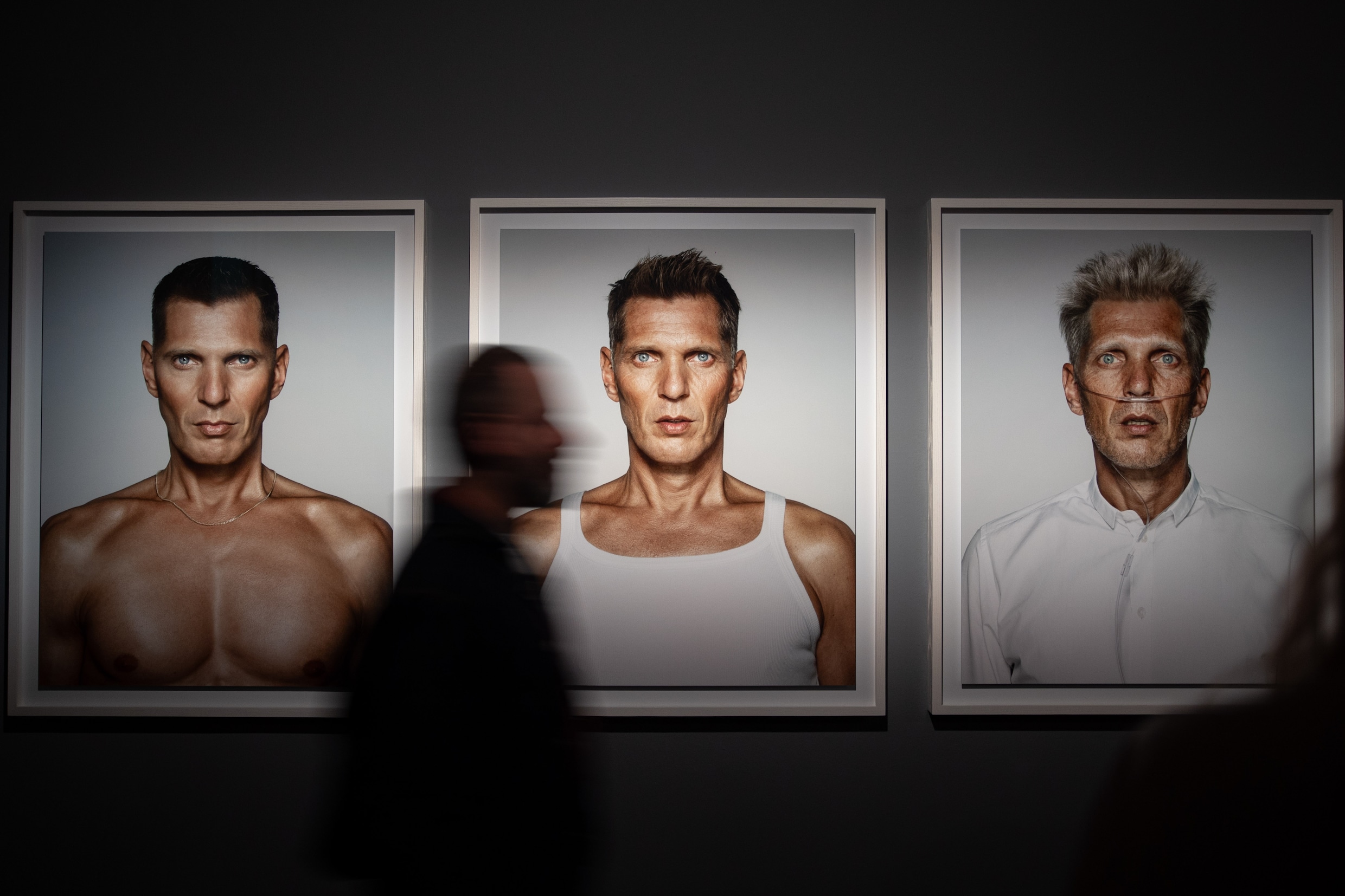 Fotograaf Erwin Olaf ontvangt postuum Winq Award, erven richten fonds ...