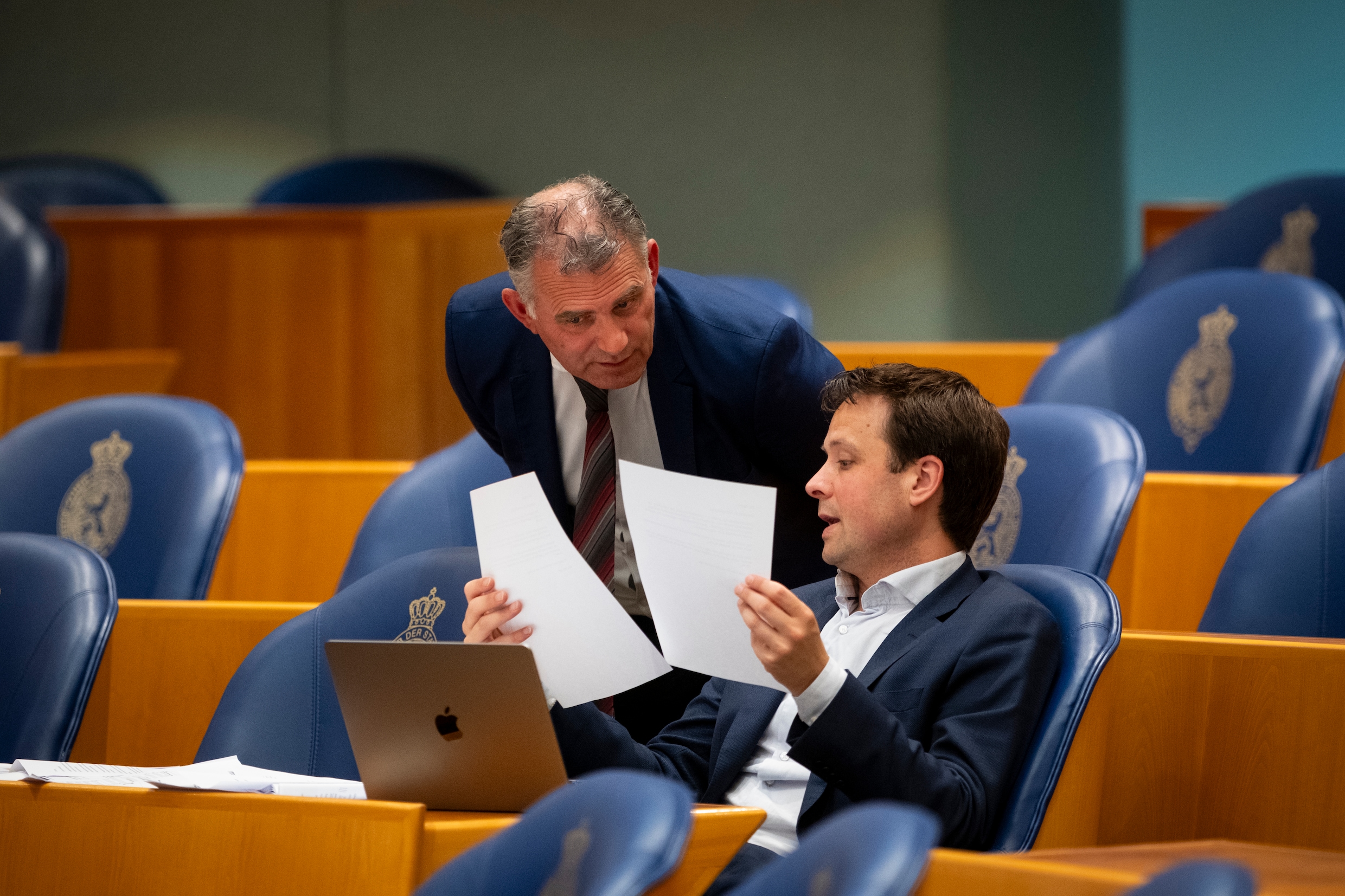Oppositie ruikt kans tij­dens Verantwoordings­de­bat: ‘U wil meer ambte ...