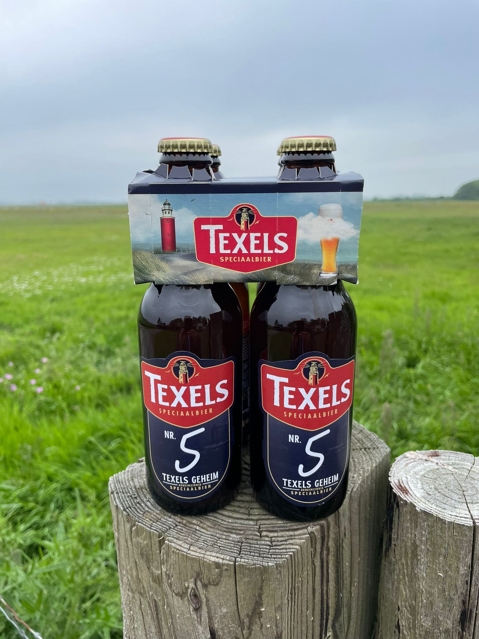 Als het hart van Texel ergens is, is het hier, tussen de merchandise en ...