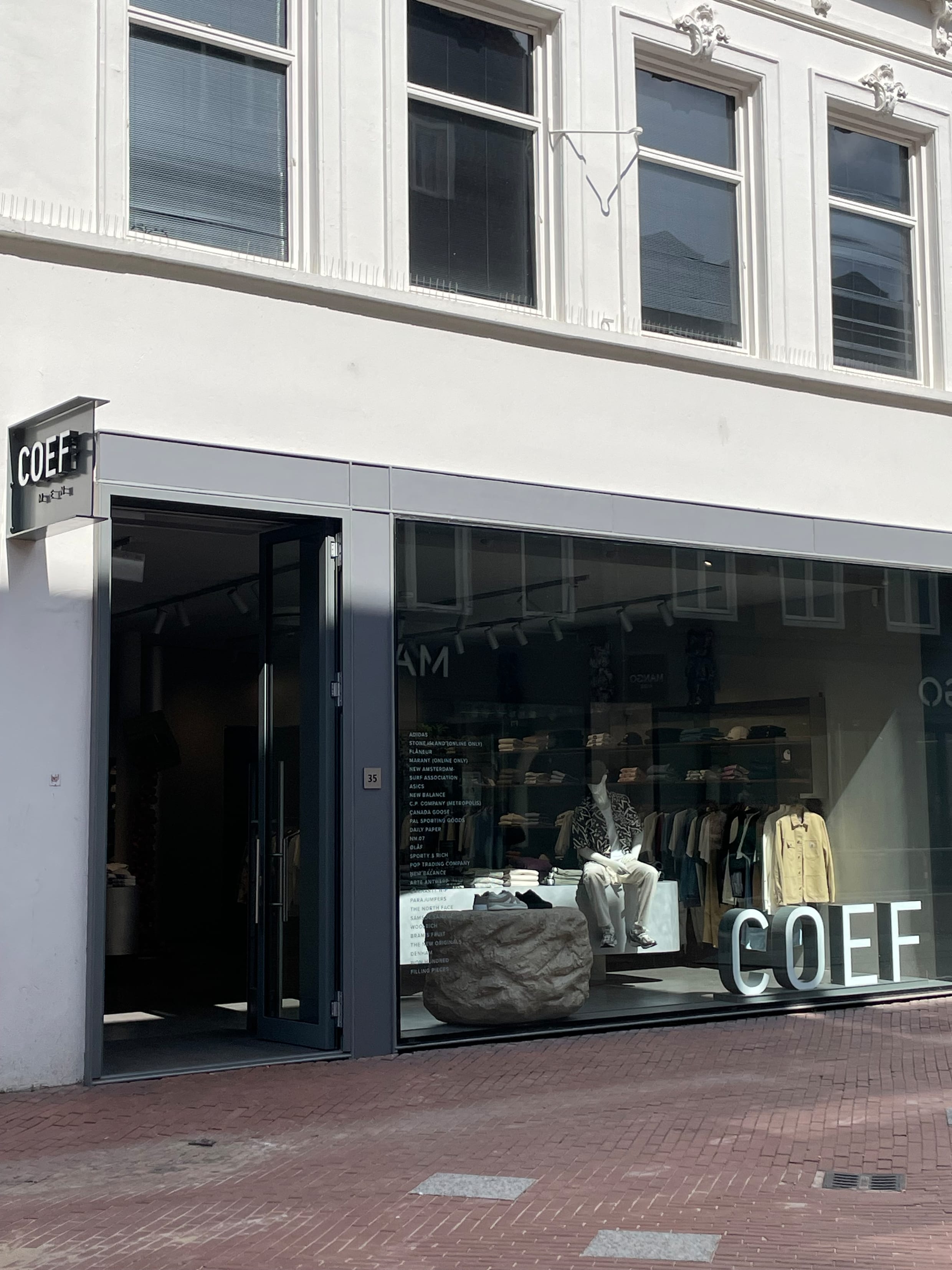 Mannen die bij Coef winkelen kunnen hun hele garderobe hier hapklaar ...