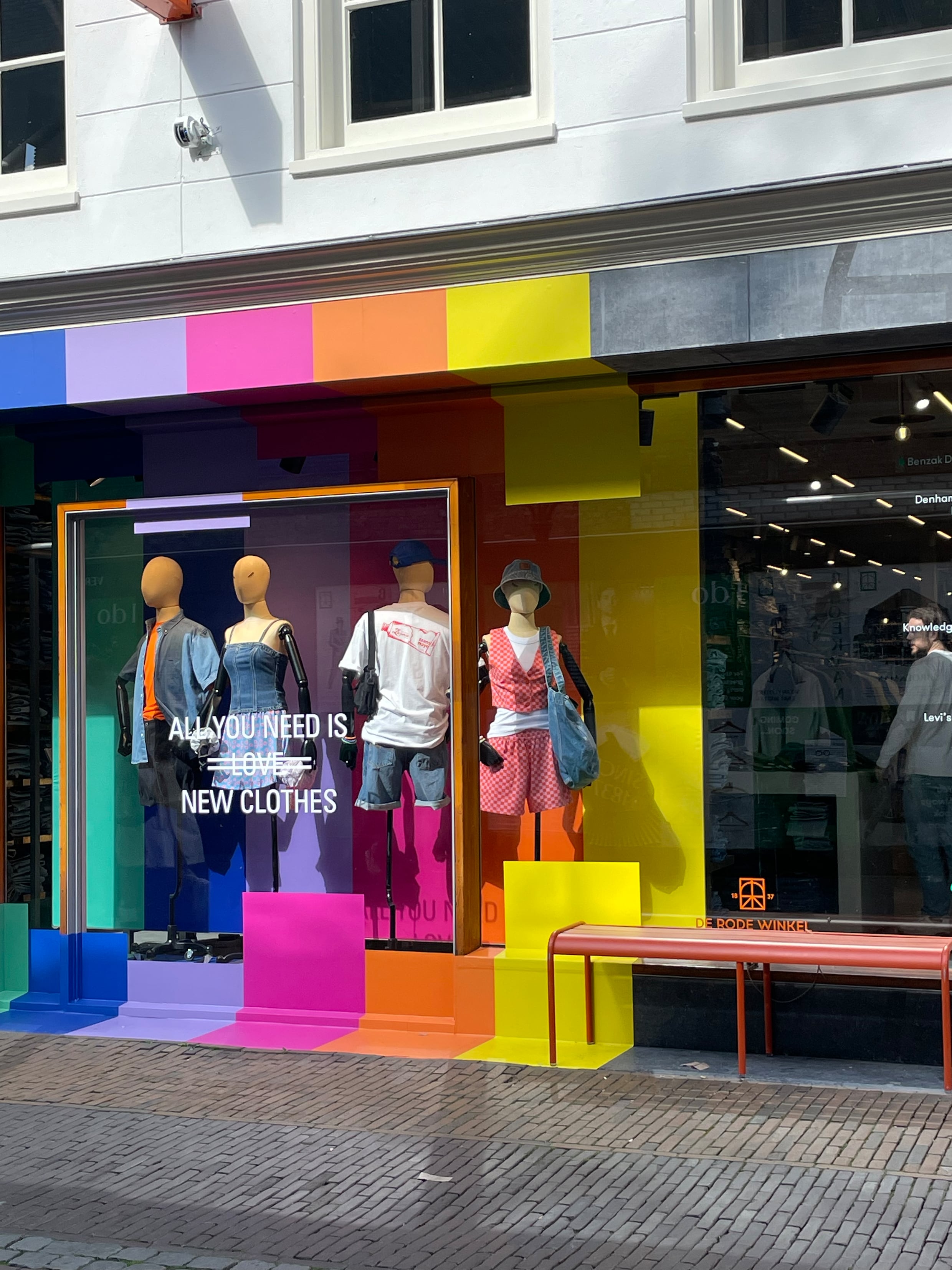 De Rode Winkel is een jeanspaleis met het predicaat ‘Hofleverancier ...