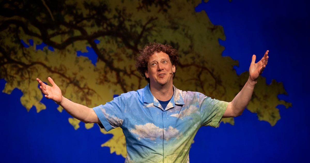 Jochem Myjer keert na vier jaar theaterpauze terug met een sprankelende ...