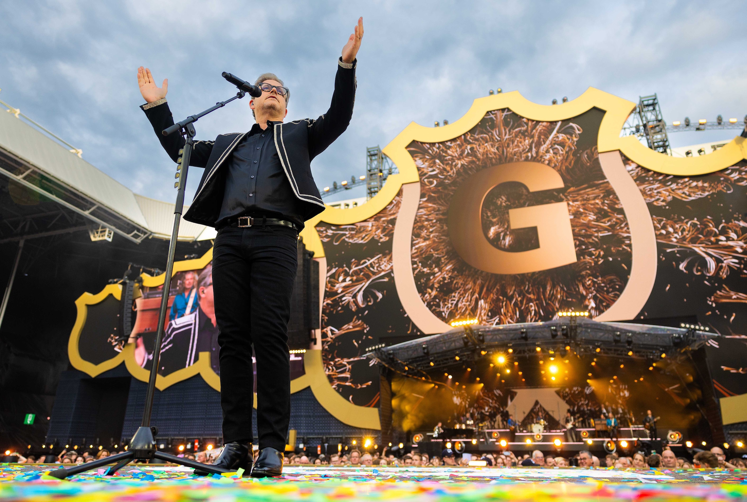 Guus Meeuwis geeft zijn publiek iets dat ze nergens anders kunnen ...