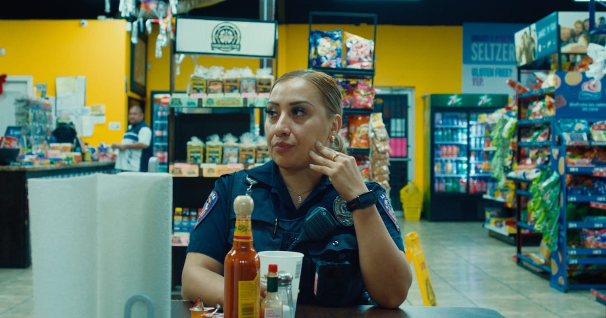 De documentaire ‘The Border Crossed Us’ draait om het kat-en-muisspel tussen politie en ...