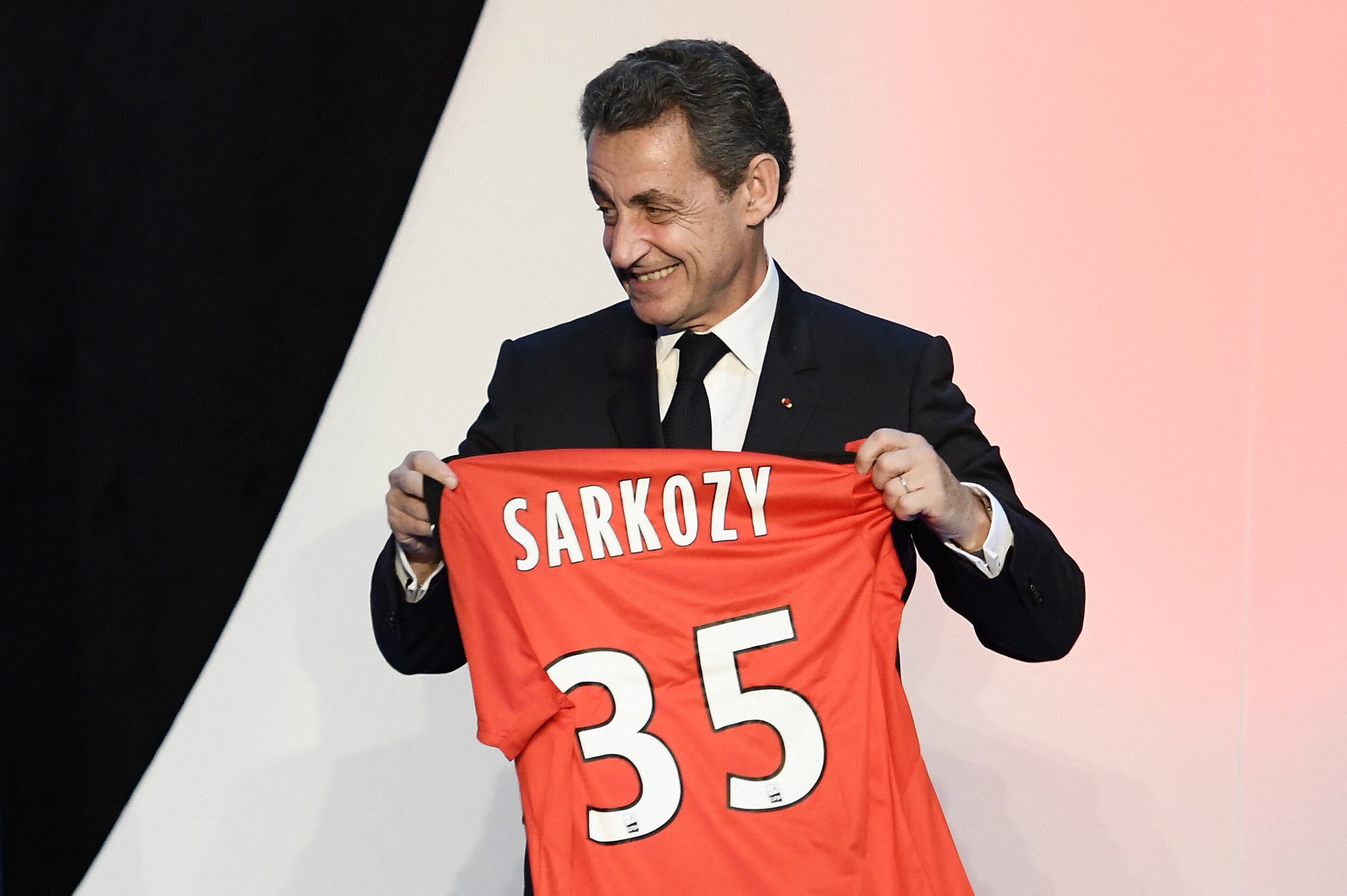 Recensie: Oud-president Nicolas Sarkozy heeft het hart op de tong in zijn uitvoerige memoires ...