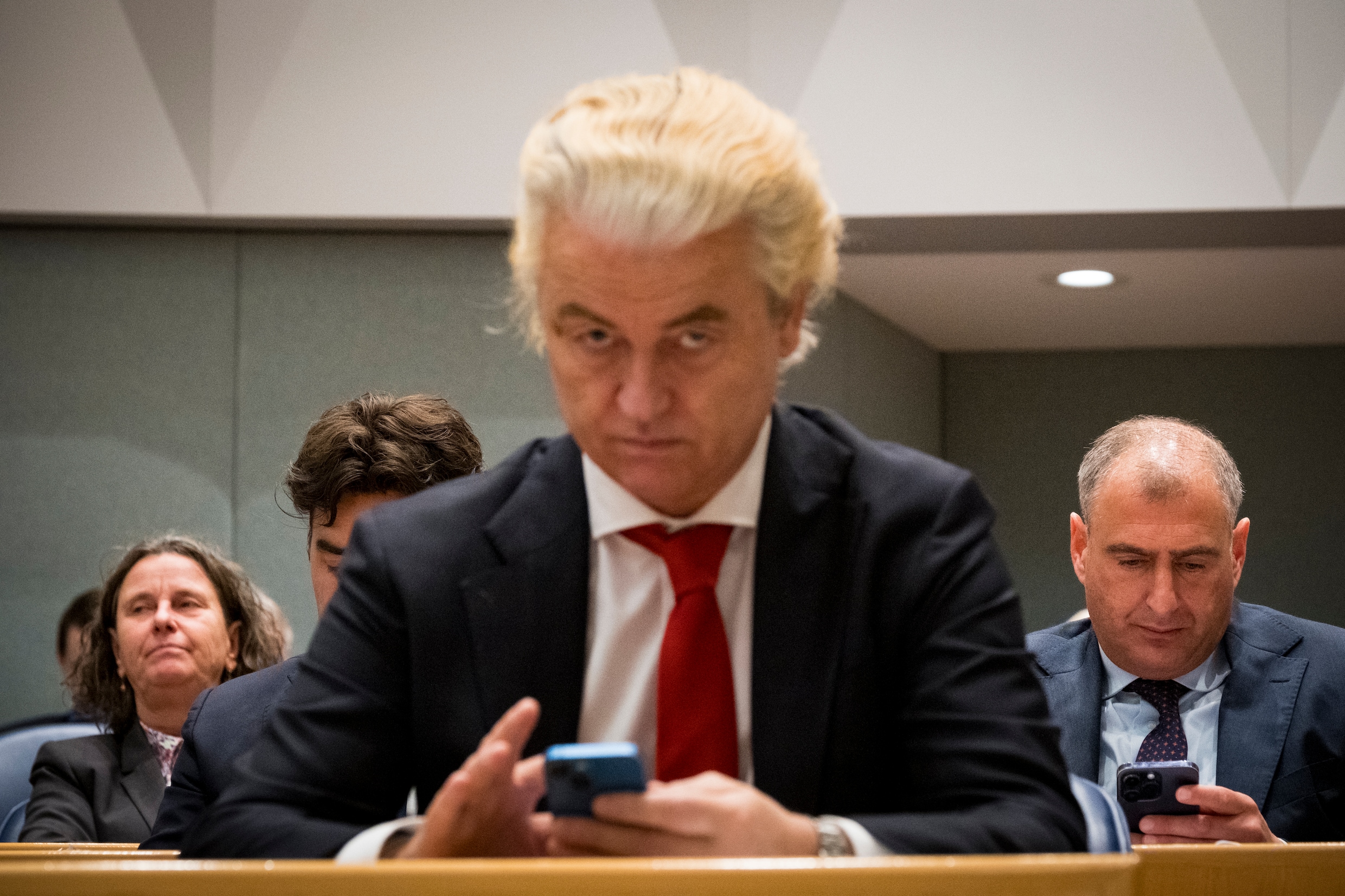 Kabinet-Schoof begint met open vraag: laat Wilders zich ooit inkapselen? | de Volkskrant
