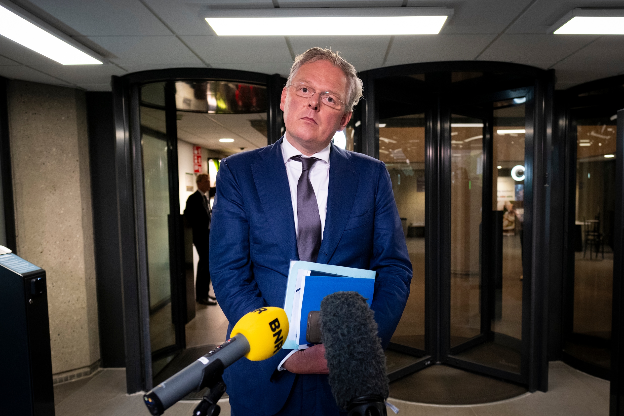 NSC-staatssecretaris Idsinga treedt af na vragen over privébeleggingen ...