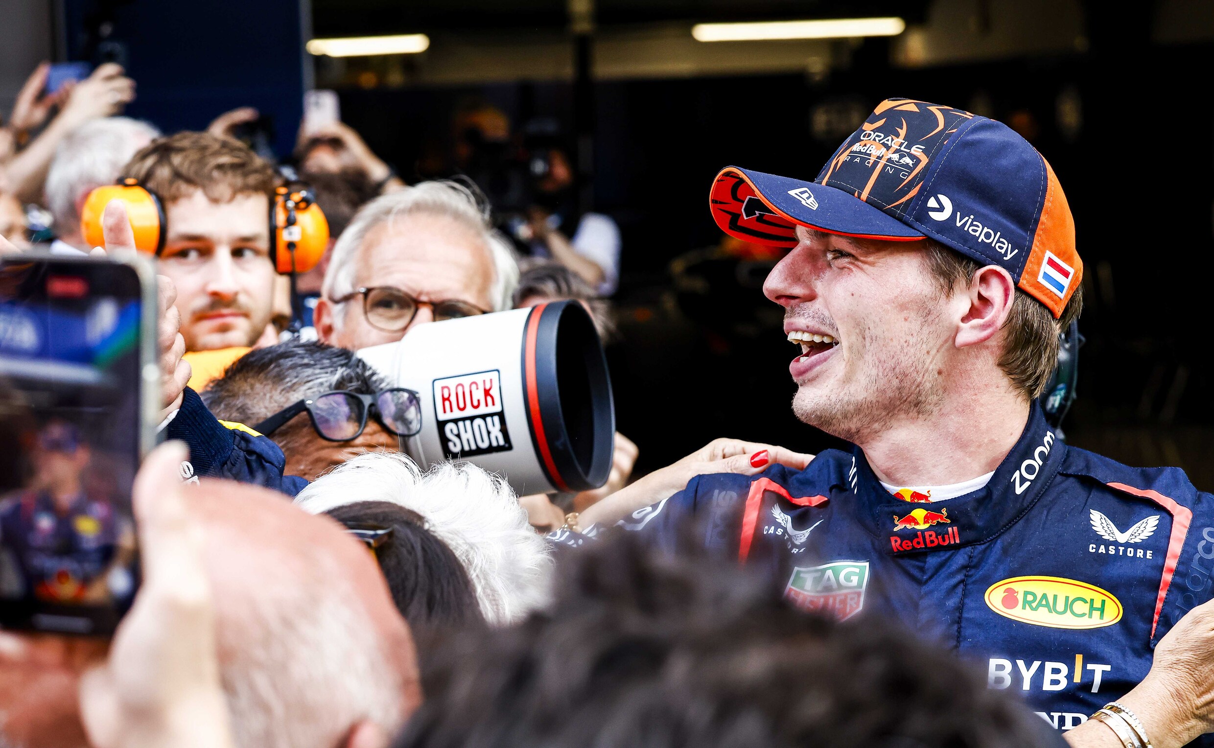 Verstappen houdt Norris achter zich en wint voor derde keer op rij GP van Barcelona | de Volkskrant