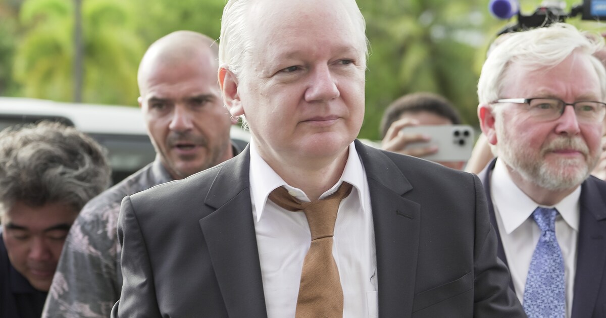 Julian Assange bekent schuld in de rechtbank en vertrekt naar ...