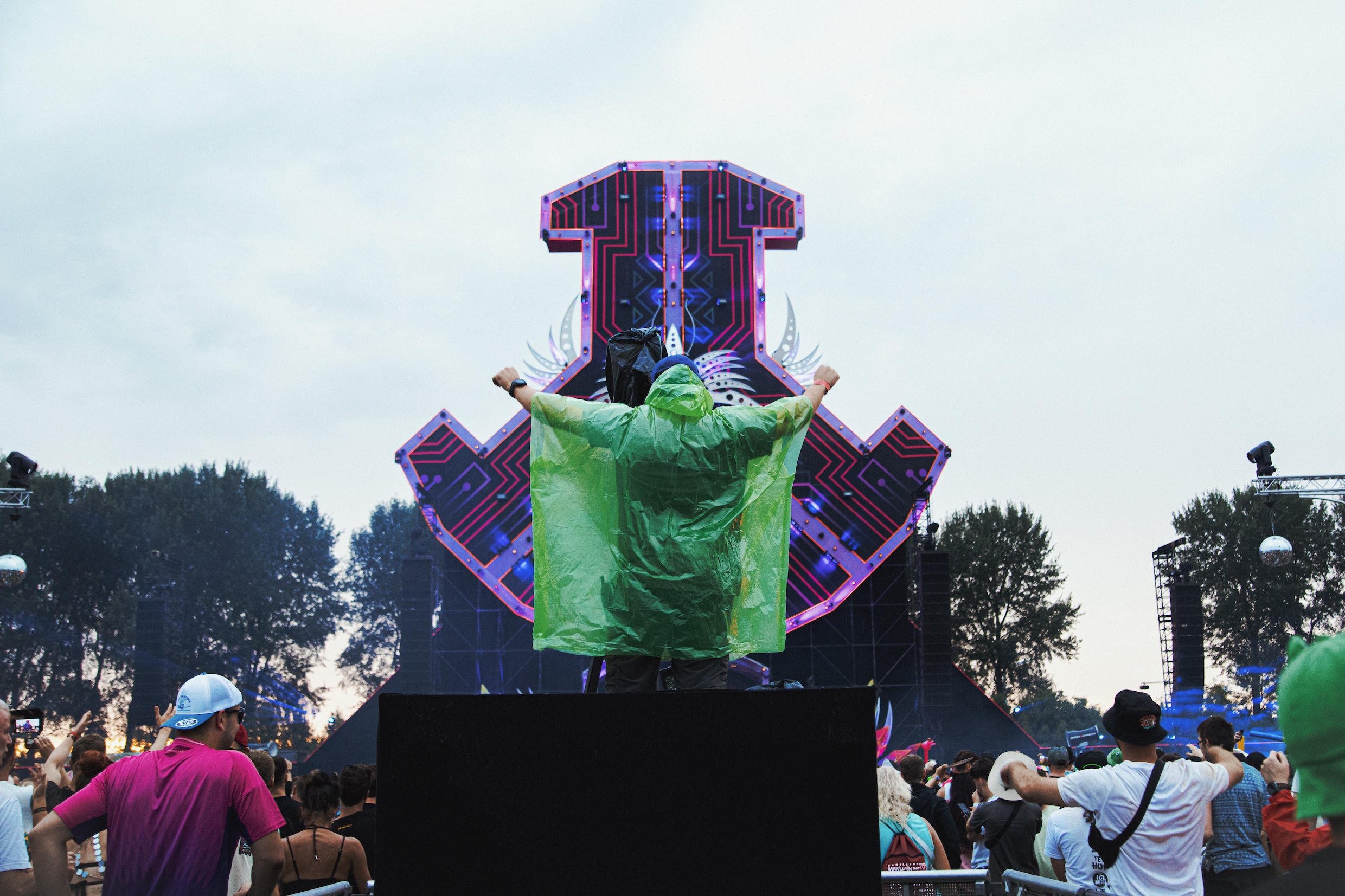 Op festival Defqon.1 is iedere set muzikaal overweldigend, en dat is nog maar één onderdeel van ...