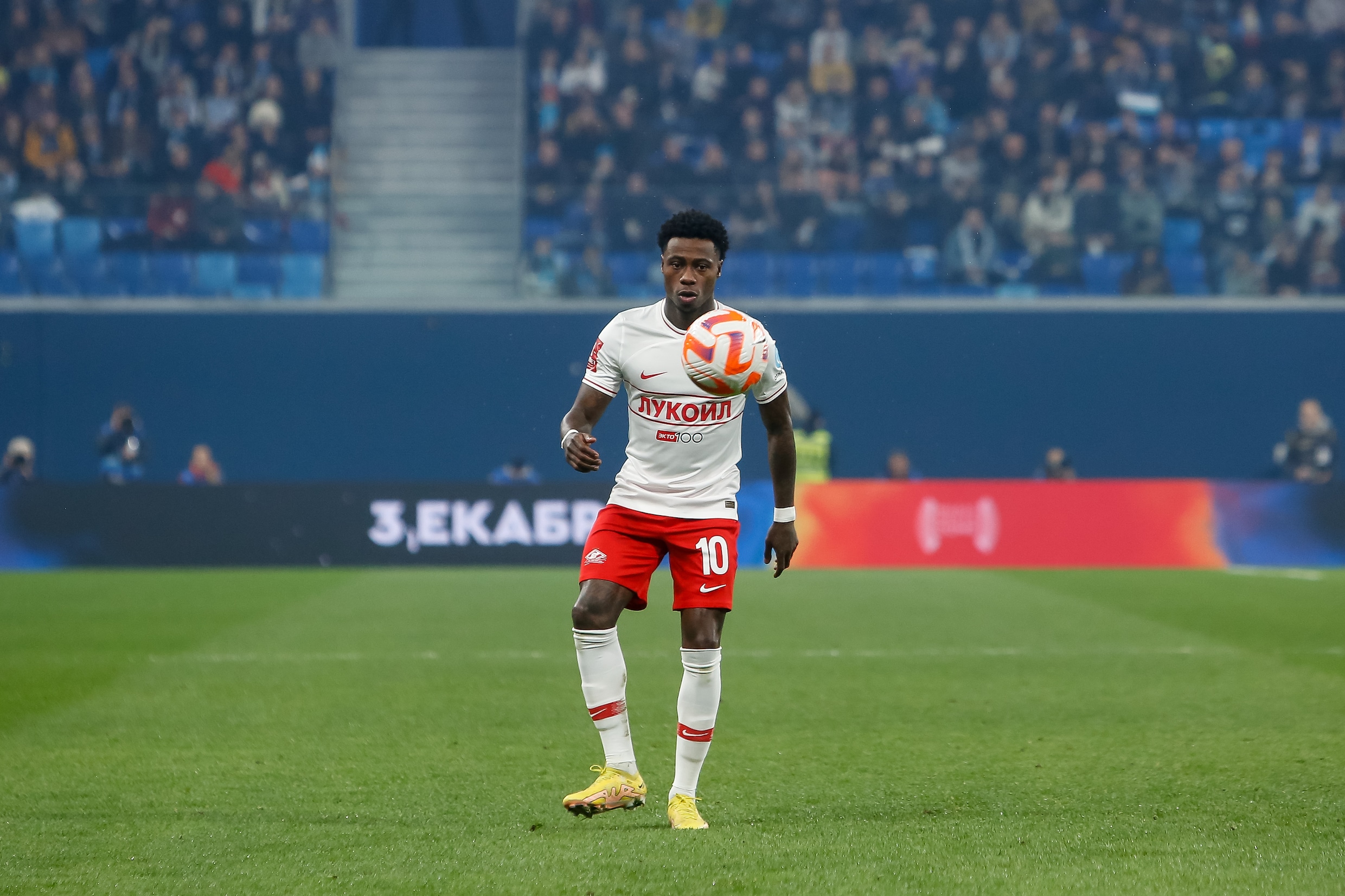 Russische club neemt afscheid van Quincy Promes, die Dubai niet mag verlaten | de Volkskrant