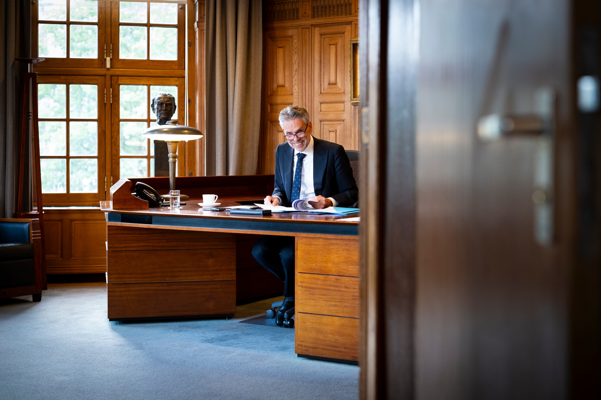 Premier Dick Schoof blijft voorlopig nog in Torentje | de Volkskrant