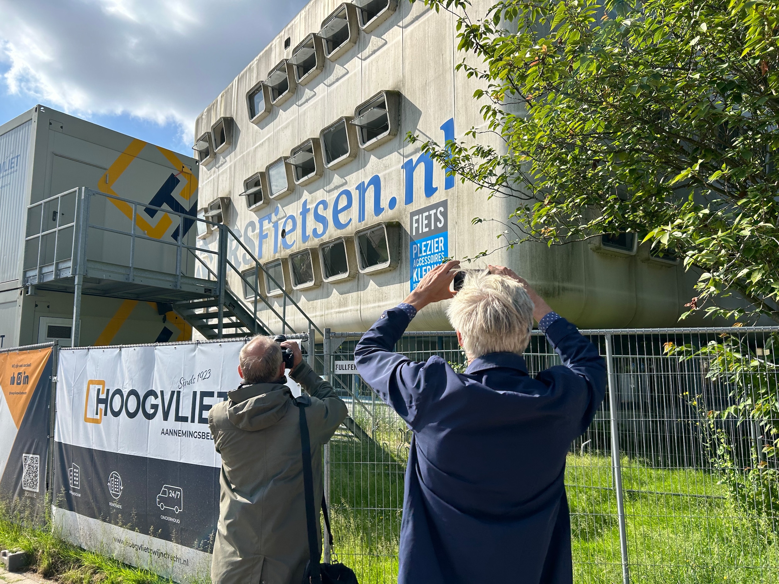 Naoorlogse bouwmaterialen zijn uit de tijd, maar alsjeblieft, niet alles slopen, zeggen deze ...