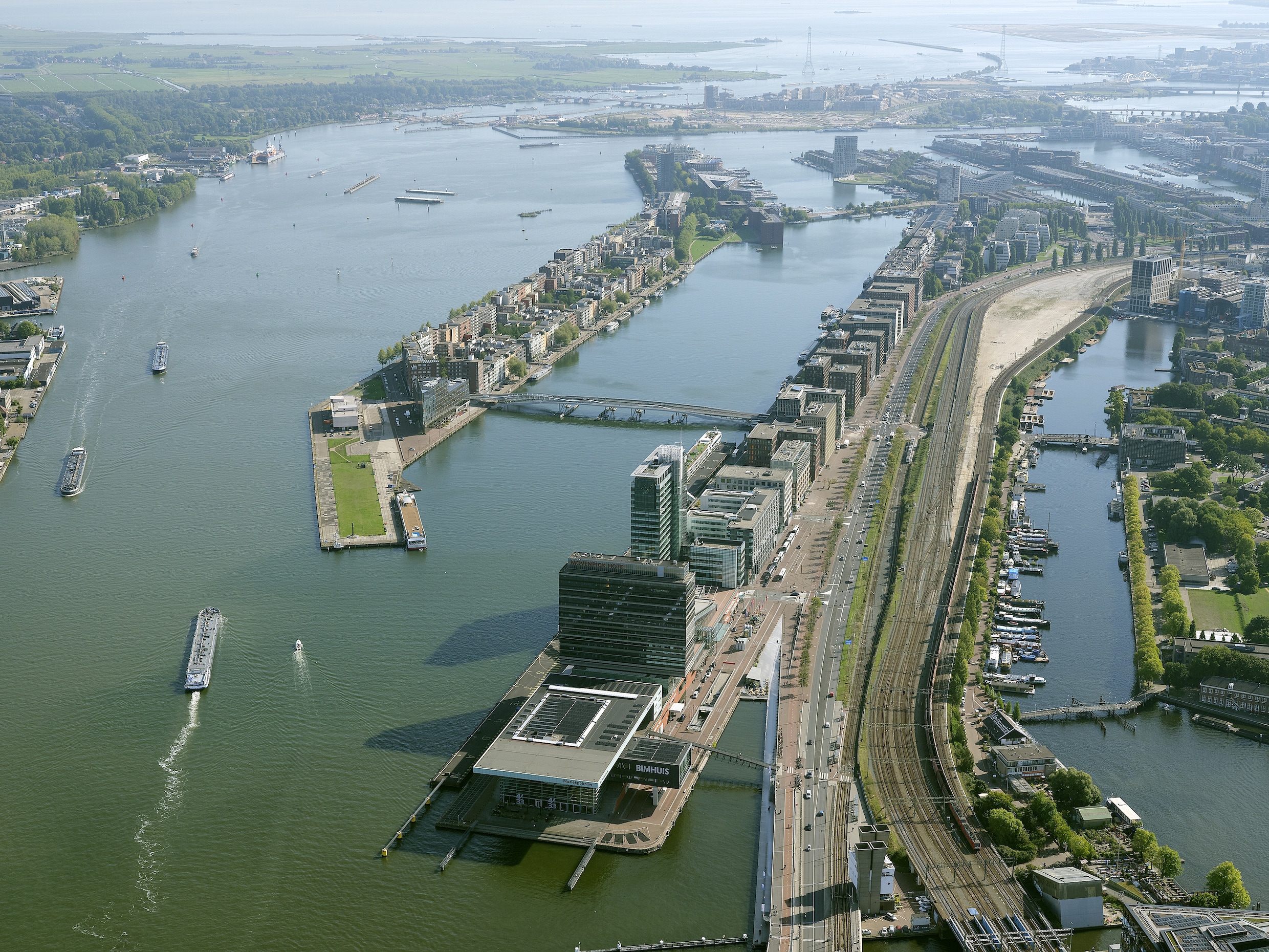 Amsterdam schraapt eindelijk genoeg geld bij elkaar voor IJ-brug | de Volkskrant