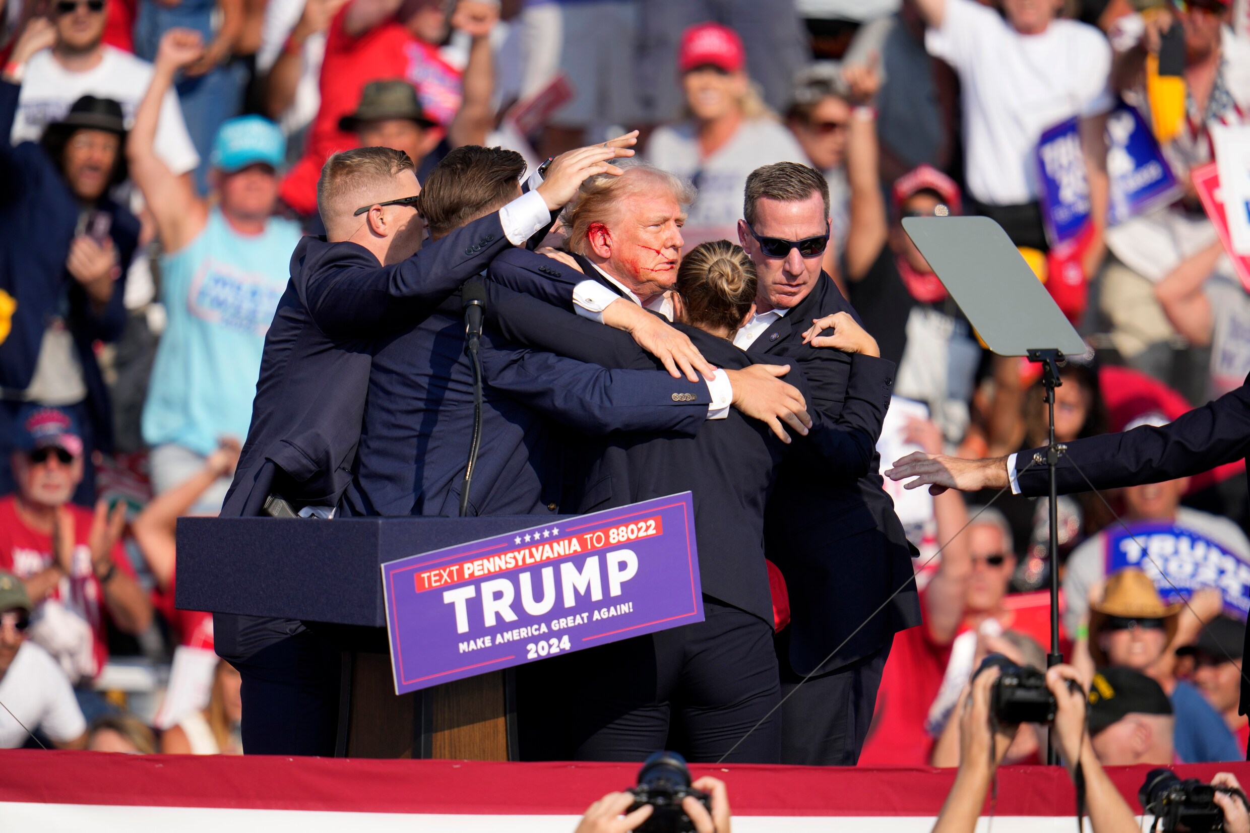 Donald Trump gewond bij schietpartij tijdens rally, dader en ...