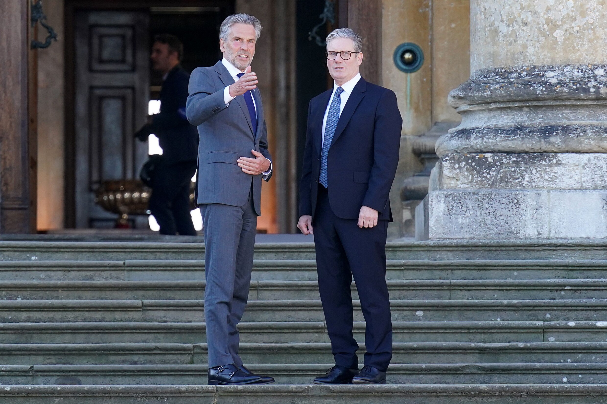 Premier Dick Schoof haalt in 10 Downing Street banden aan met Britse ...