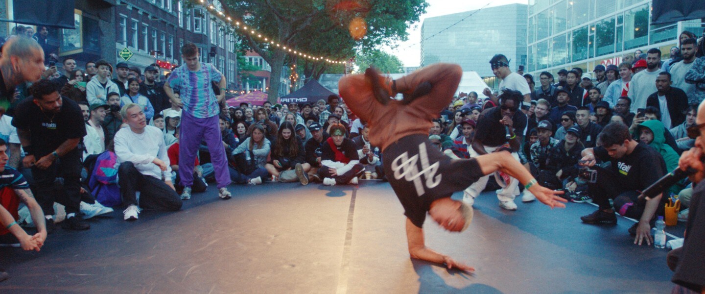 Meeslepend vertelt ‘De battle naar Parijs’ hoe breakdance een olympische sport is geworden | de ...