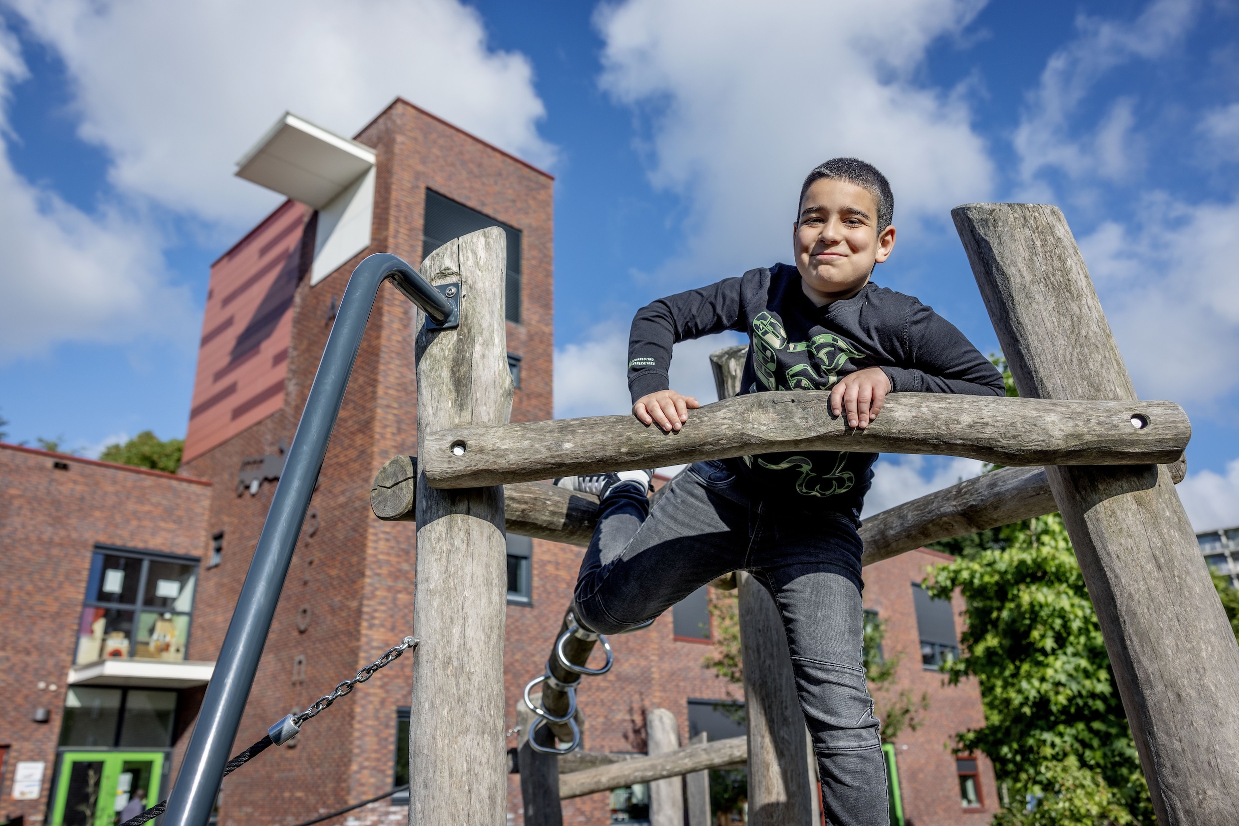 Ministerie van Migratie zegt niets te kunnen doen in uitzettingszaak 11-jarige Mikael | de ...