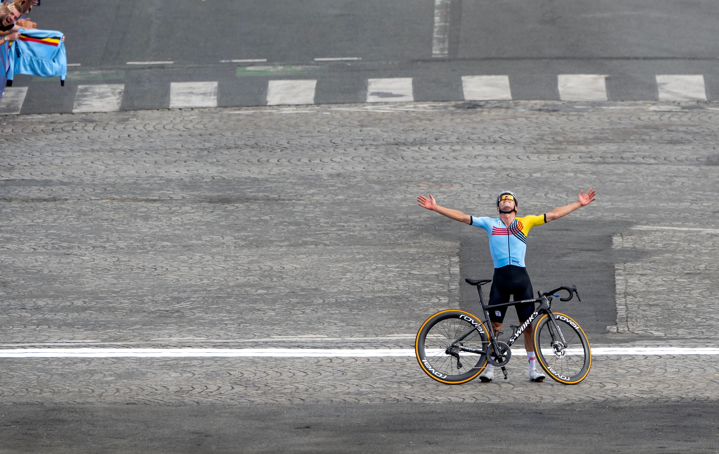 Belgen kraken Van der Poel, Evenepoel rijdt glorieus naar goud in ...