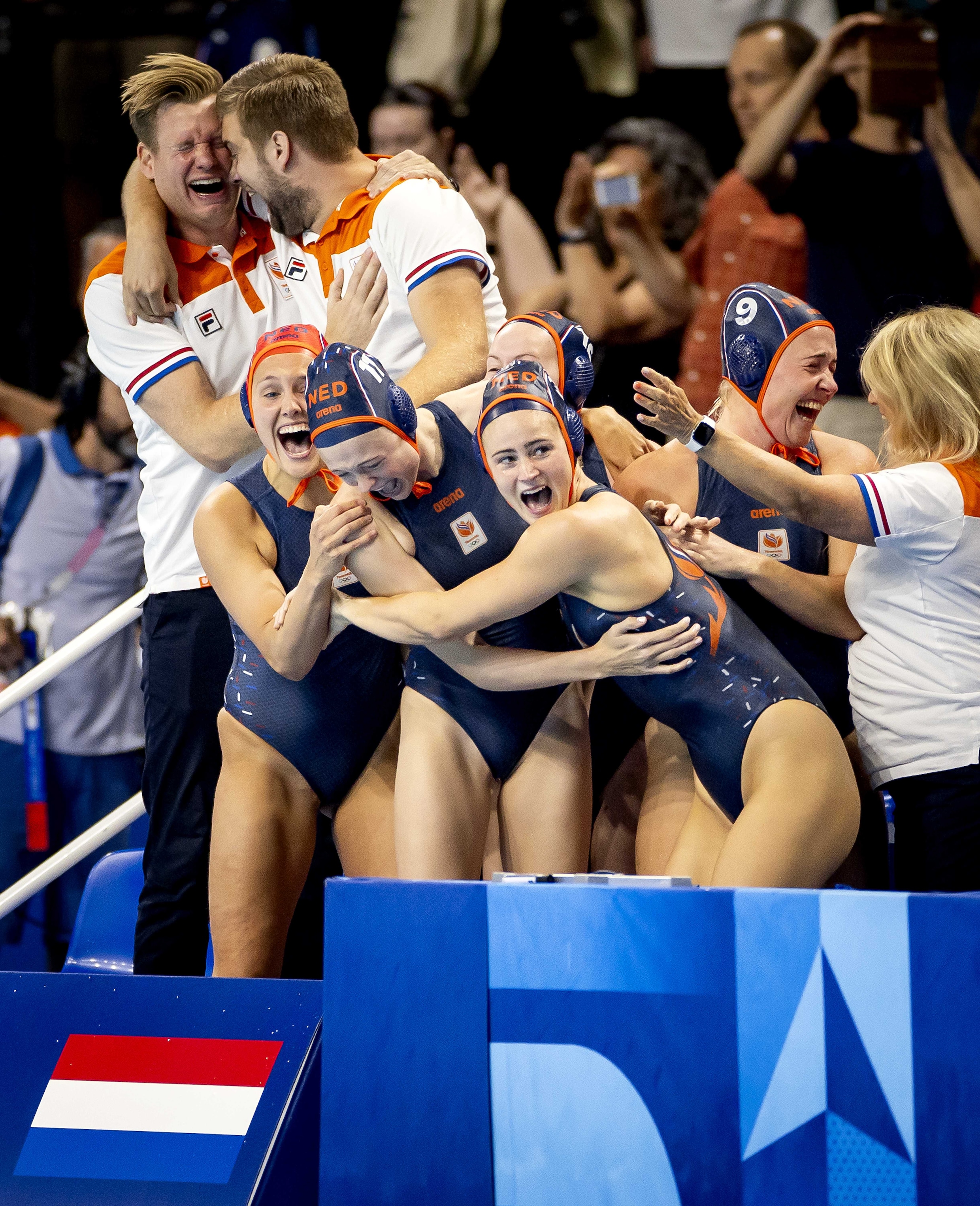 Waterpolosters pakken brons na zinderende comeback in troostfinale | de ...