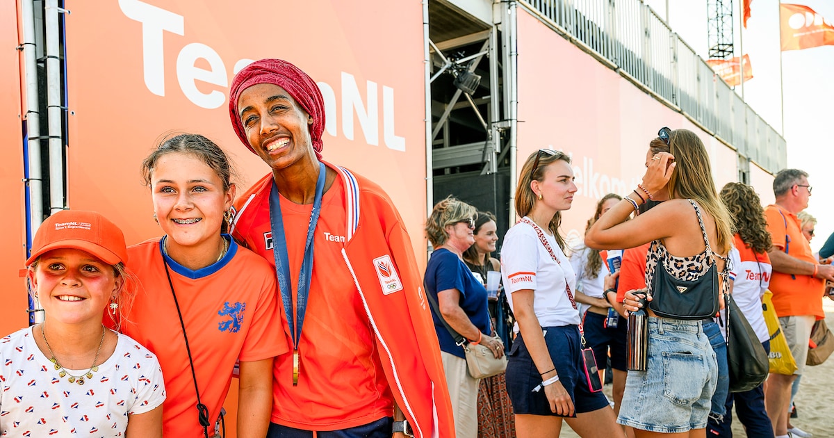 Nederlandse olympische sporters krijgen een feestelijk onthaal in Scheveningen: ‘Het was silver ...