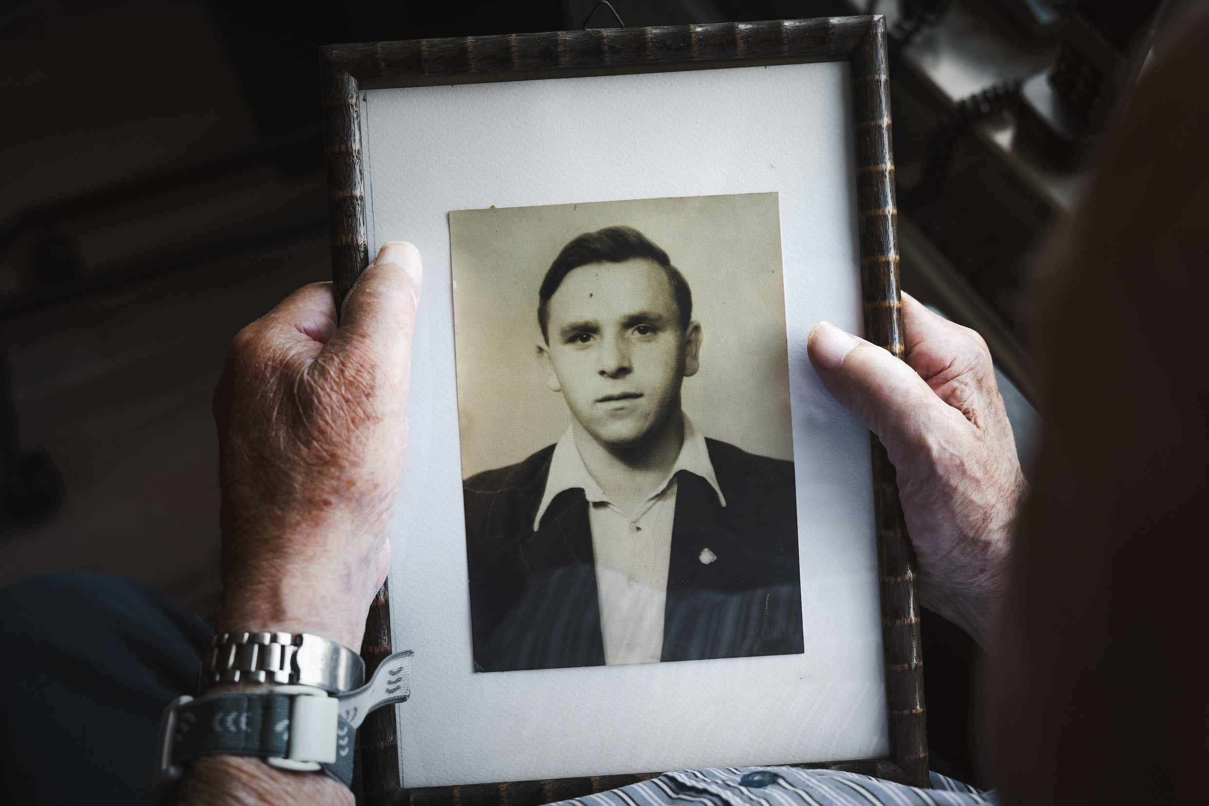 Bertus Bakker (100): ‘We sliepen met twaalf kinderen in een kamer’ | de ...