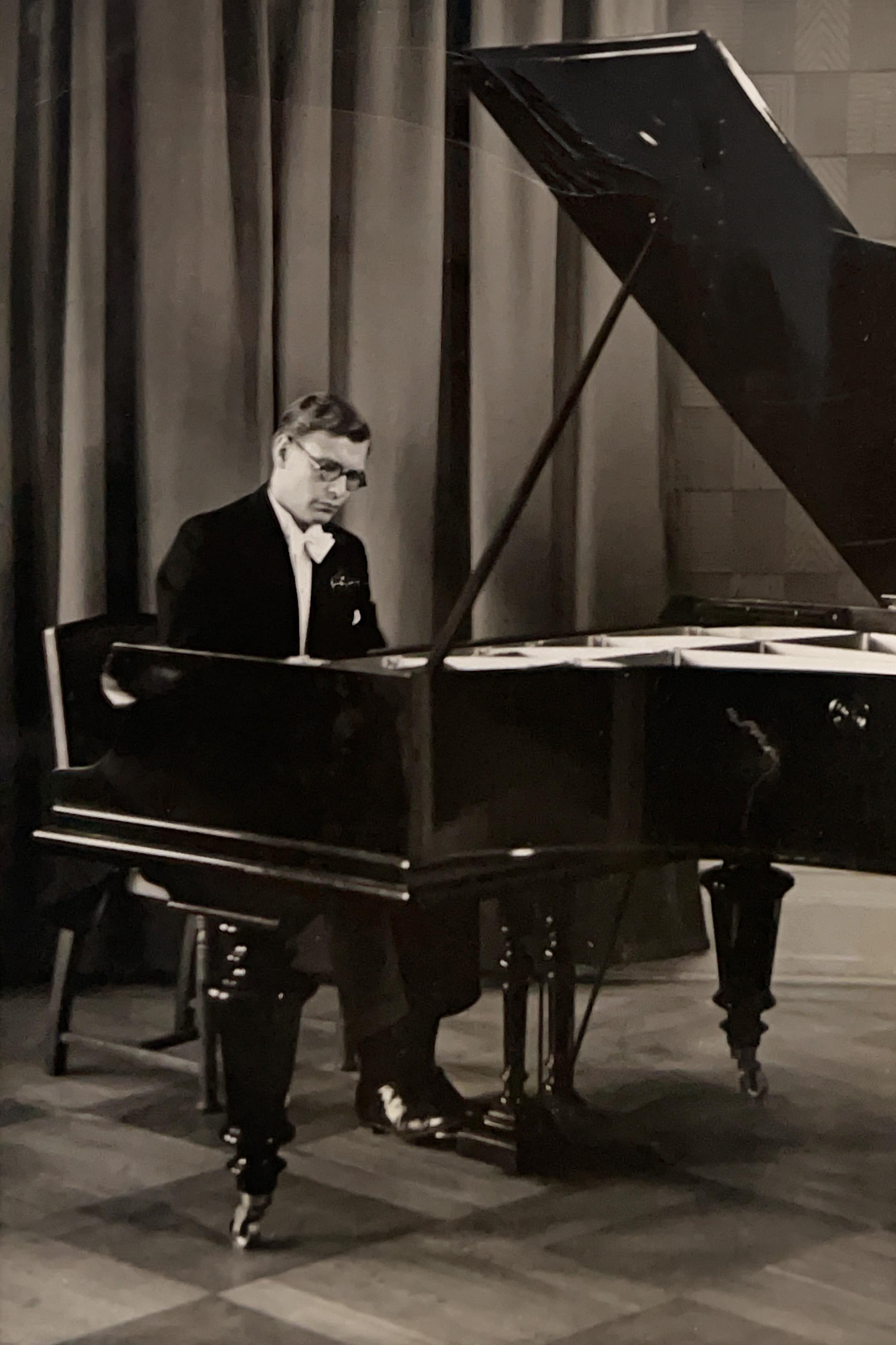 Recensie: In ‘Lied van verzet’ schrijven twee bewoners van ’t Hooge ...