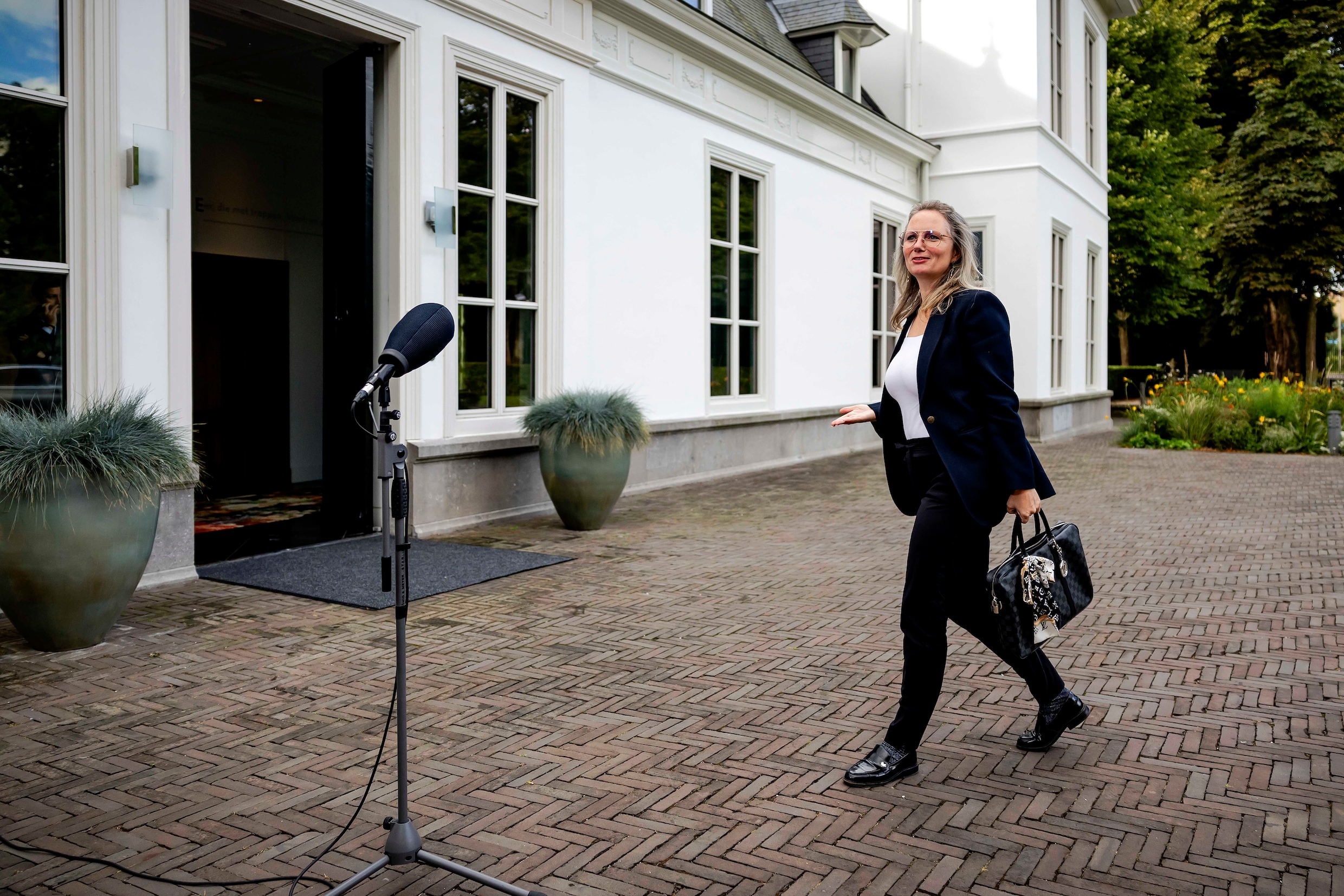 Minister Agema zal mpox-vaccins toch doneren als Kamer dat verlangt ...