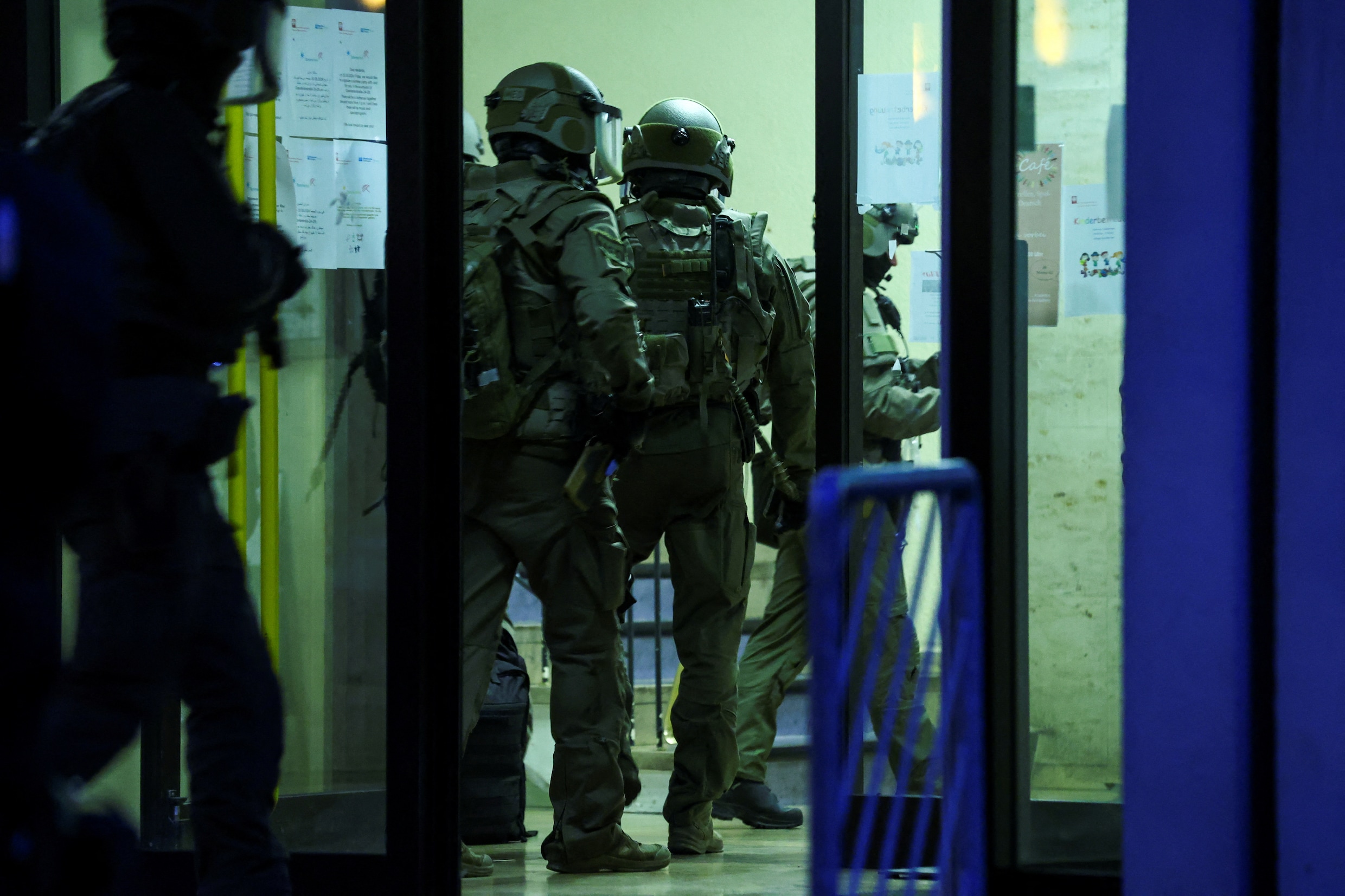 Vermoedelijke dader mesaanval Solingen meldt zichzelf bij politie, IS ...