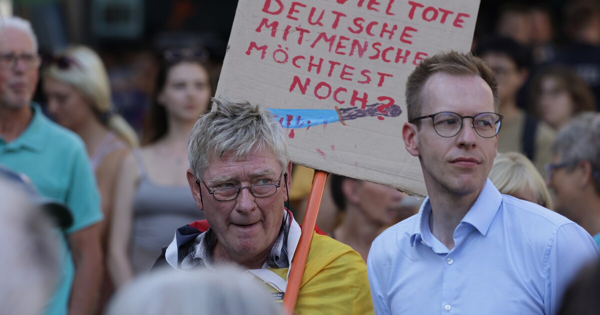 Dodelijke mesaanval ontketent fel migratiedebat in de Duitse politiek ...