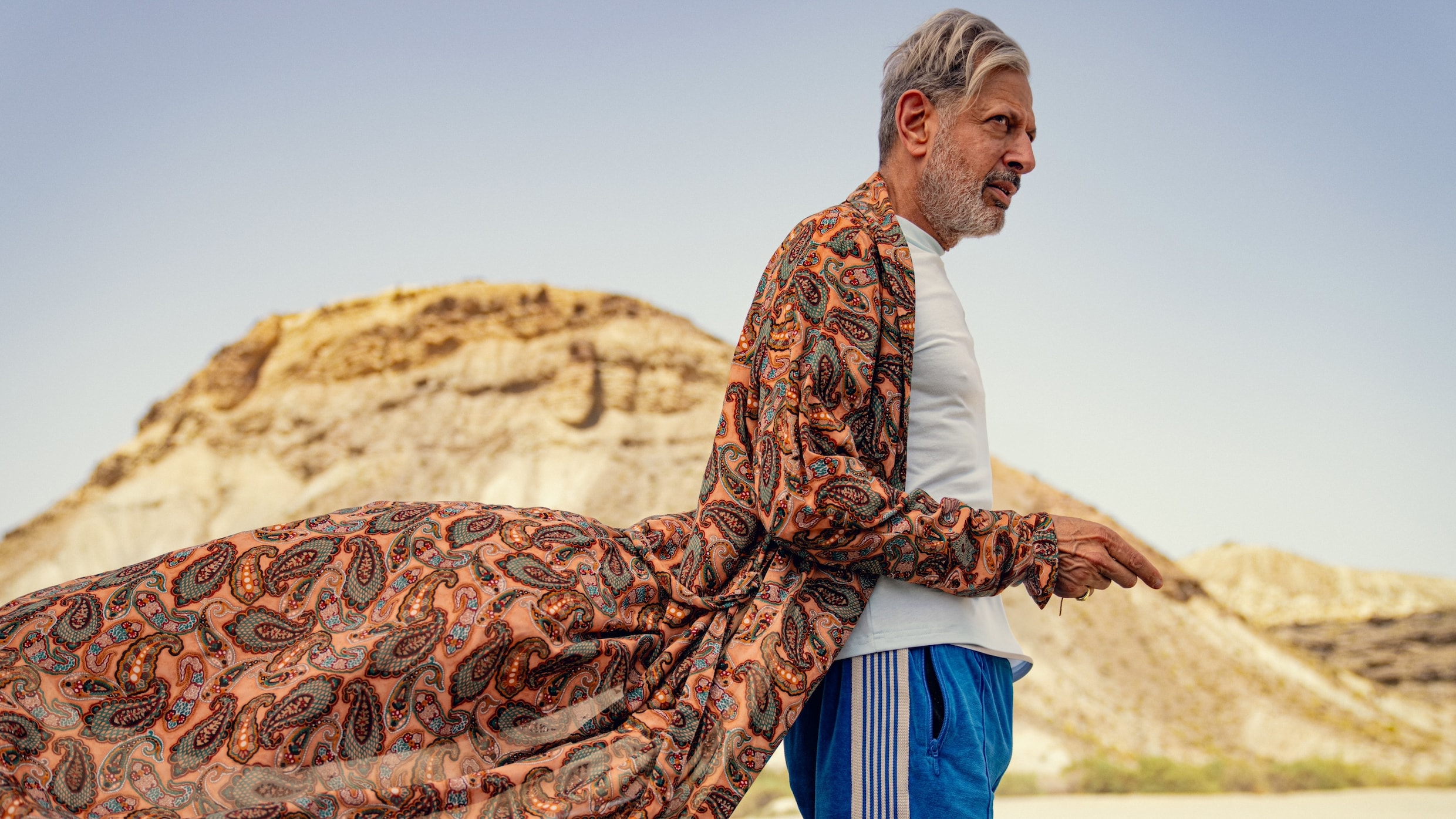 De grootste attractie van ‘Kaos’ is Jeff Goldblum, als een almachtige ...