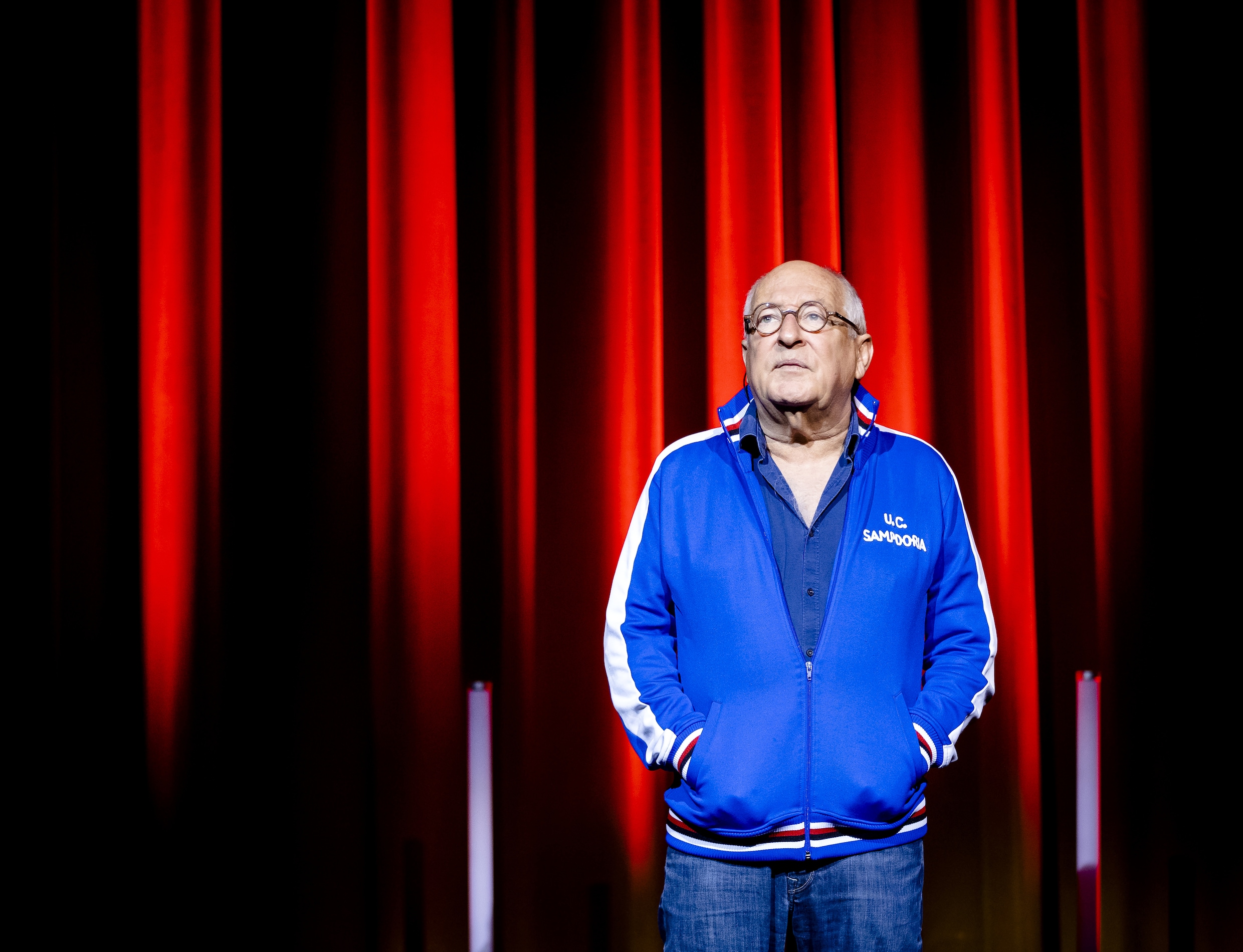 ‘Je leven spelen – De biografie van Youp van ’t Hek’ is prettig ...