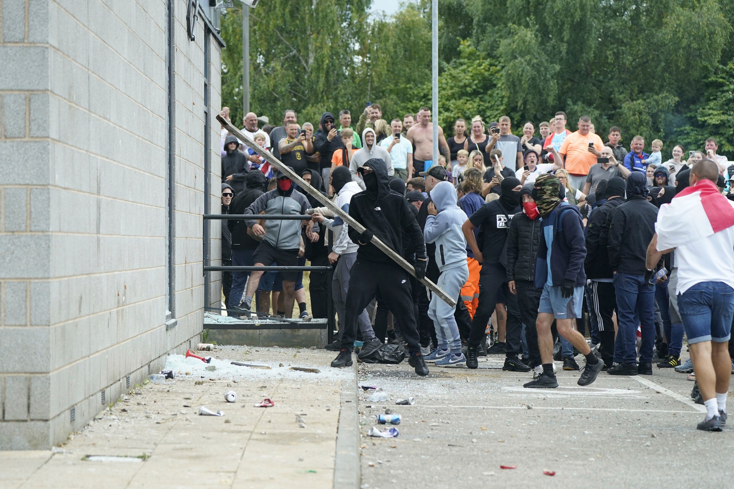 Hoogste straf tot nu toe voor Britse anti-migratierellen | de Volkskrant