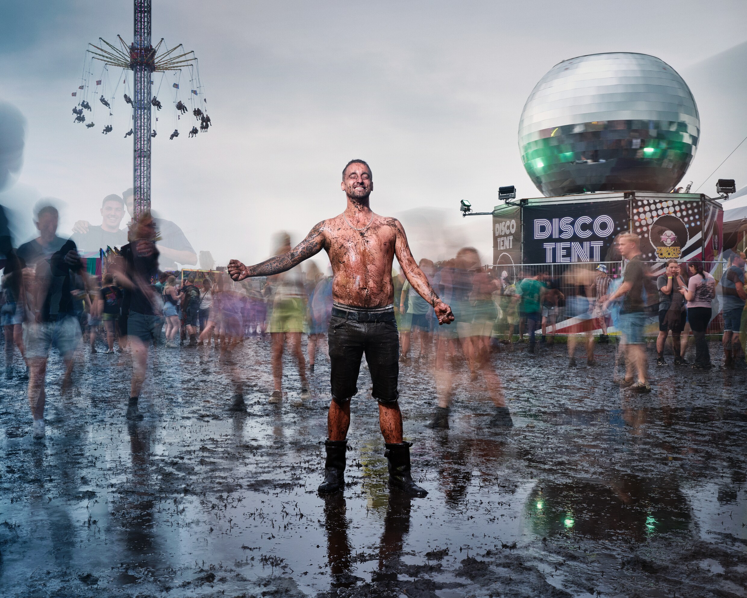 Fotograaf Eddo Hartmann had weinig met festivals. Maar na deze eervolle opdracht veranderde dat ...