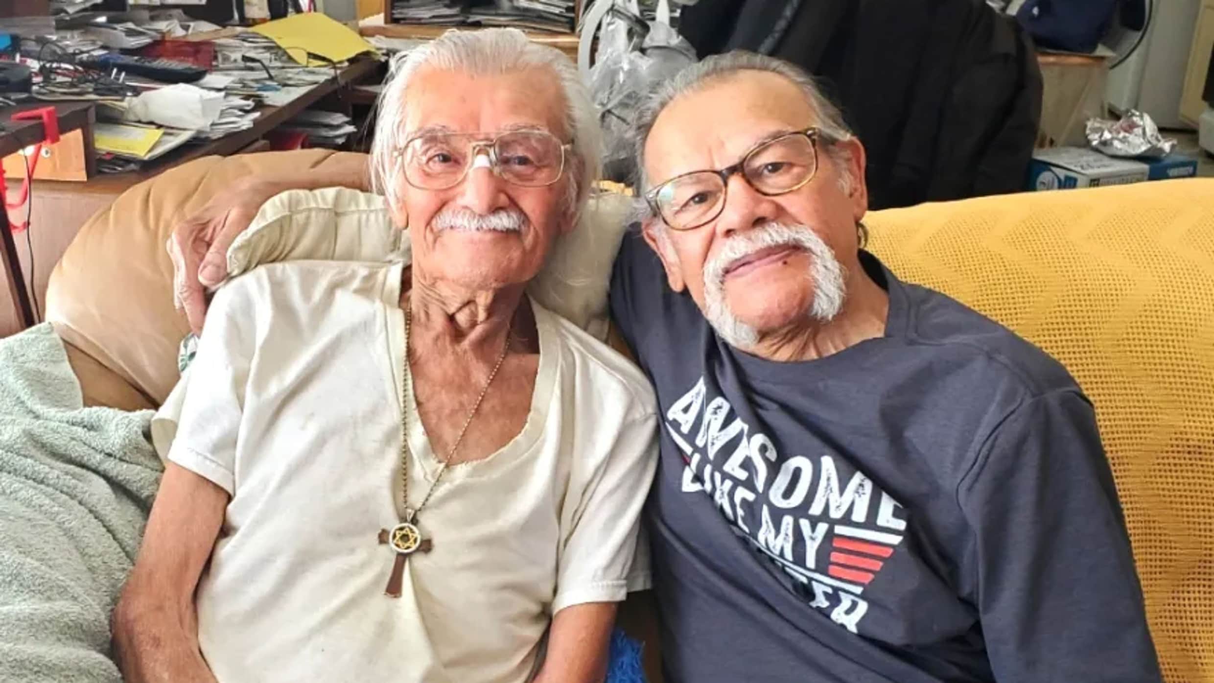 Man 73 jaar na zijn ontvoering opgespoord in de VS en herenigd met zijn ...