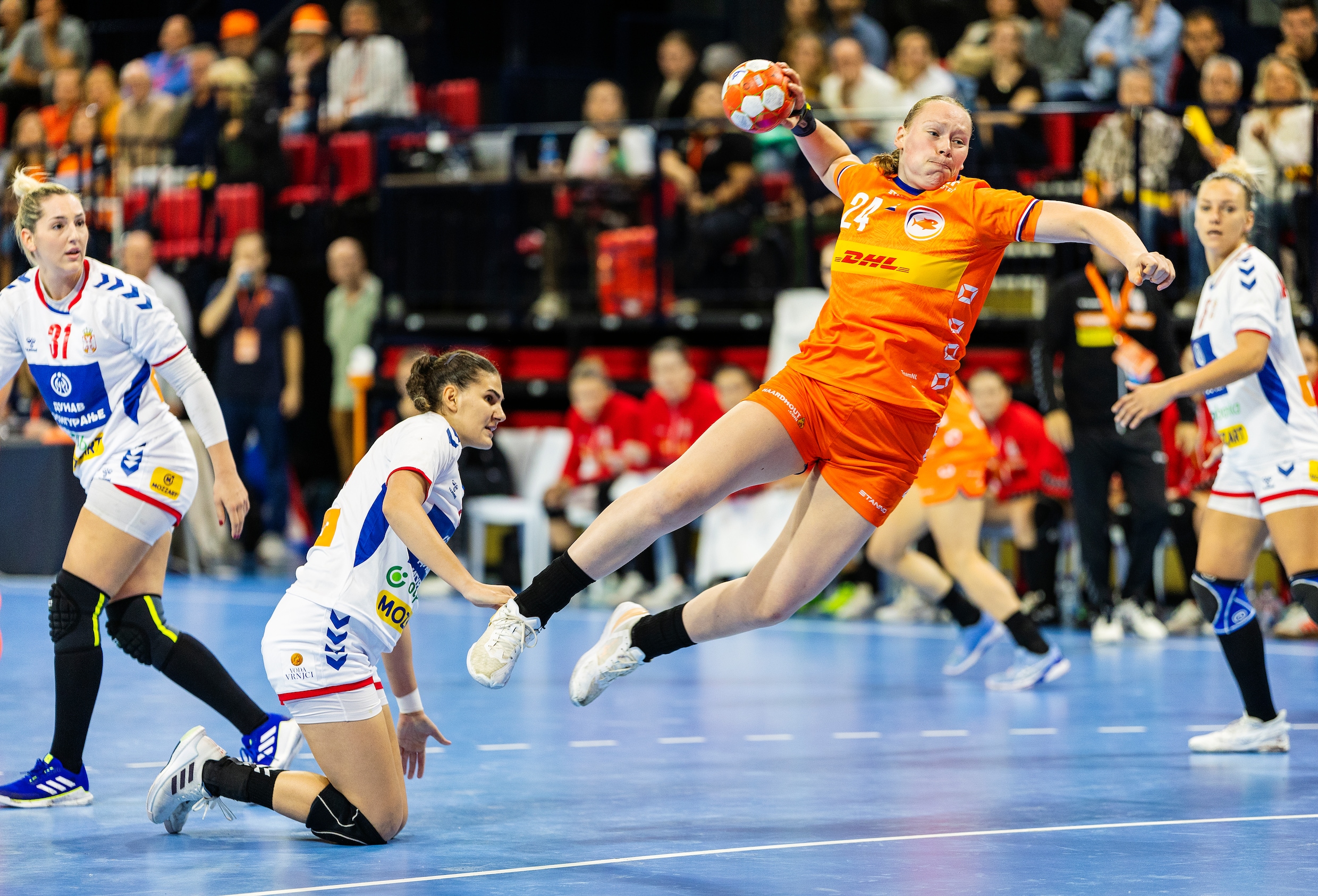 Handbalsters beginnen zoektocht naar nieuwe medailles met simpele ...