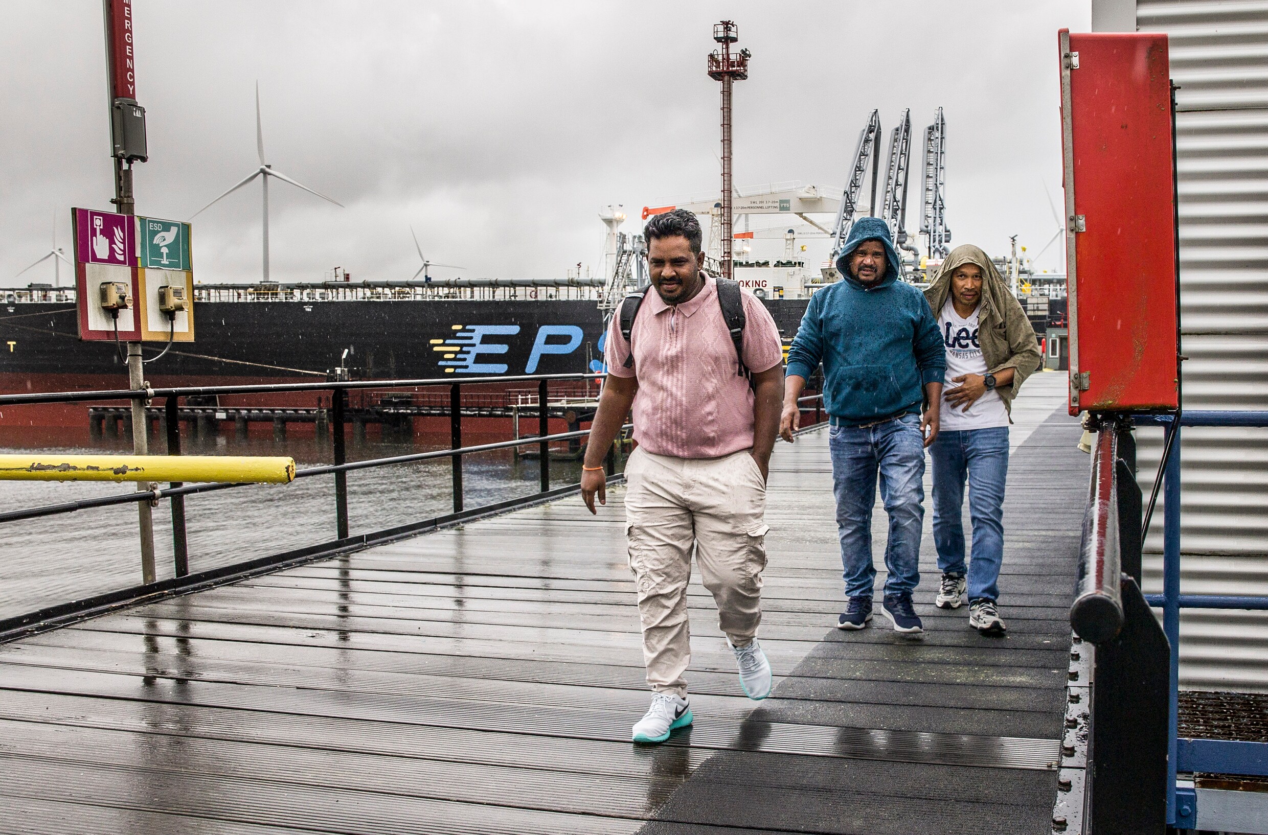 Filipijnse zeelieden op Nederlandse schepen krijgen de helft minder ...