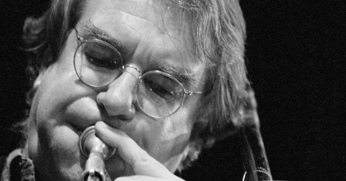 Jazz-componist Willem van Manen (1940-2024) was op én achter het podium ...