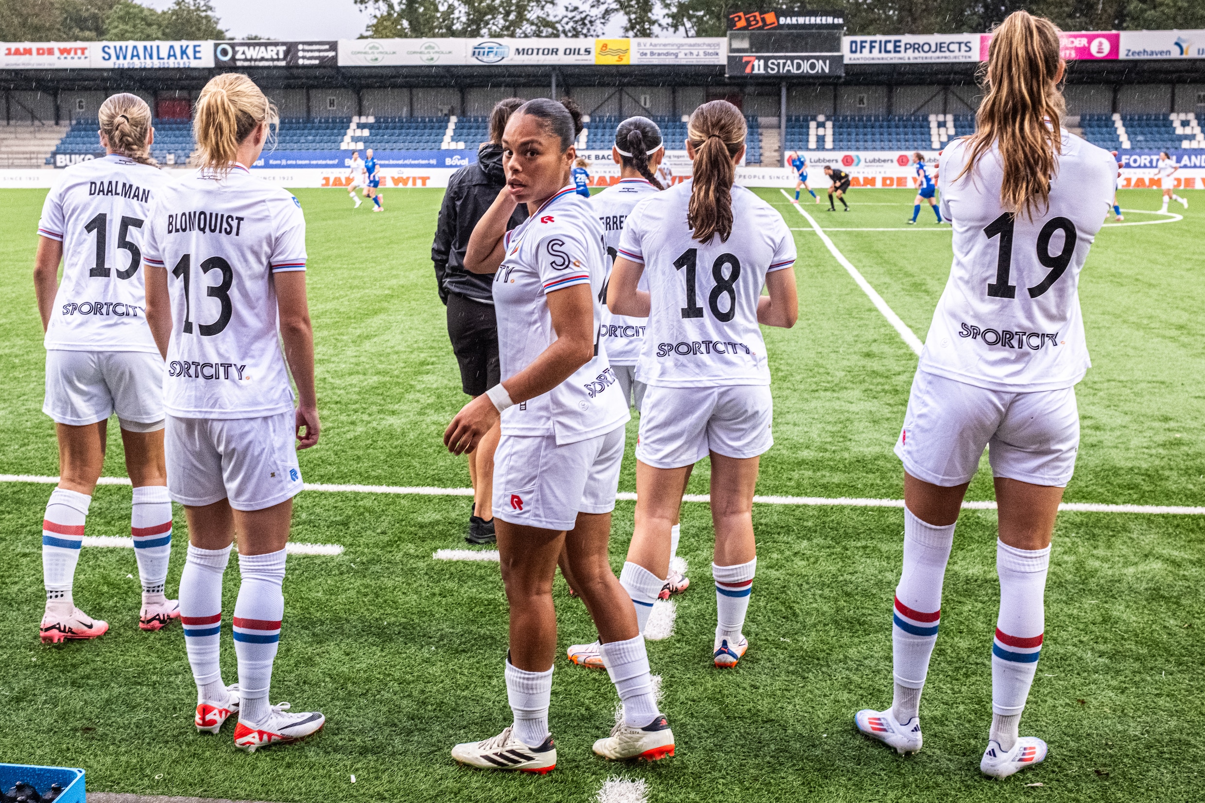 Een profvoetbalclub voor alleen vrouwen is historische stap dichterbij, maar heeft ook veel ...