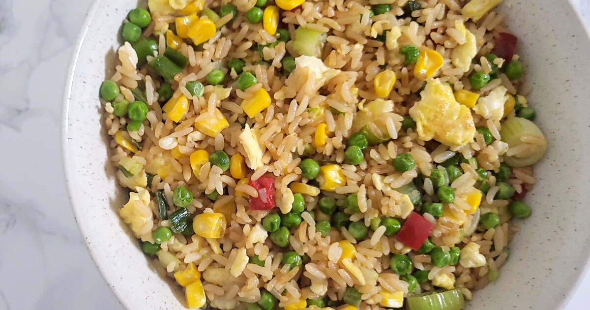 De Volkskeuken: gebakken rijst met erwtjes en ei | de Volkskrant