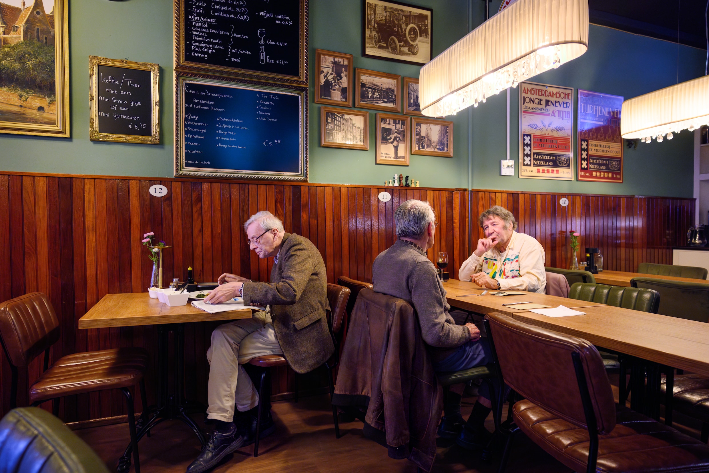 Recensie Amsterdams eethuis Hap-Hmm: geluk is een kruimig aardappeltje | de Volkskrant