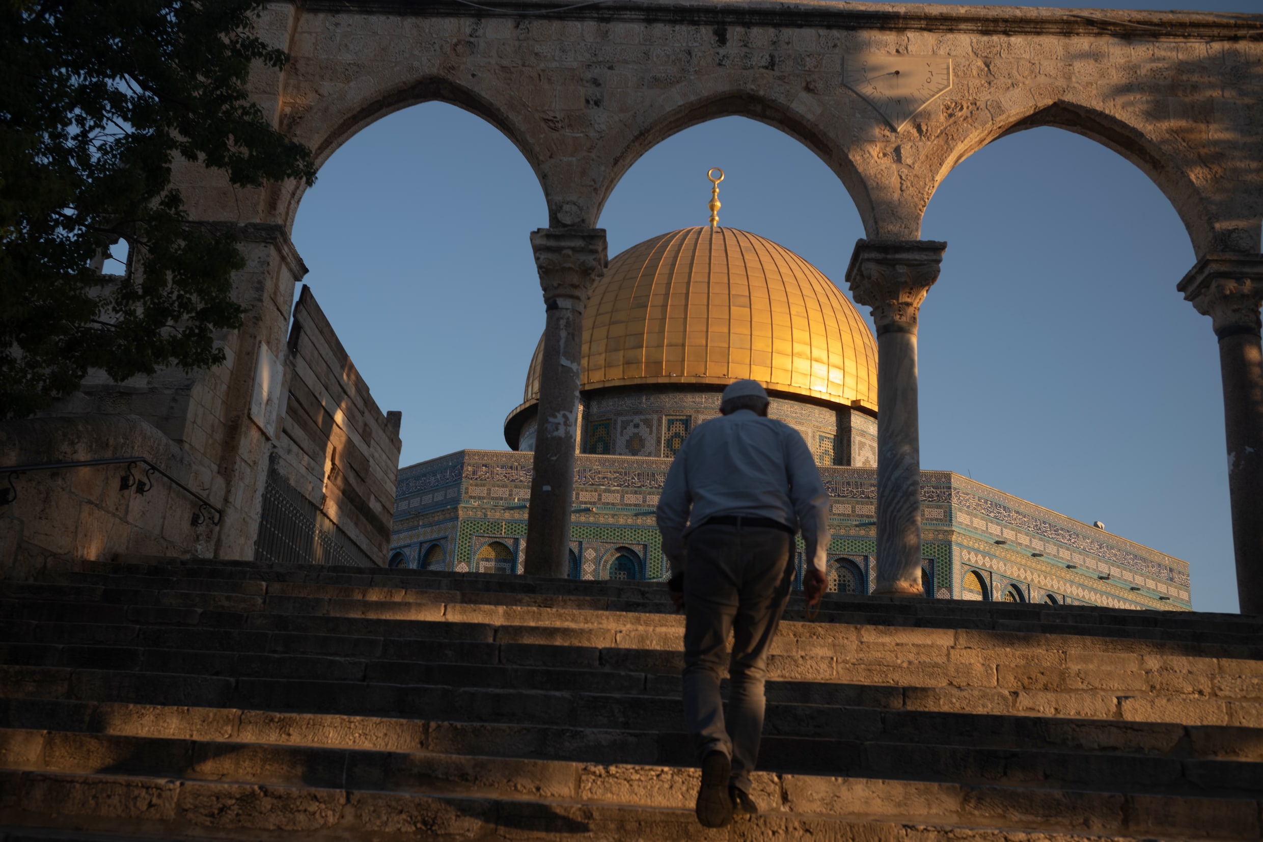 Op de rots waar volgens Joden de wereld werd geschapen, houdt iedereen ...