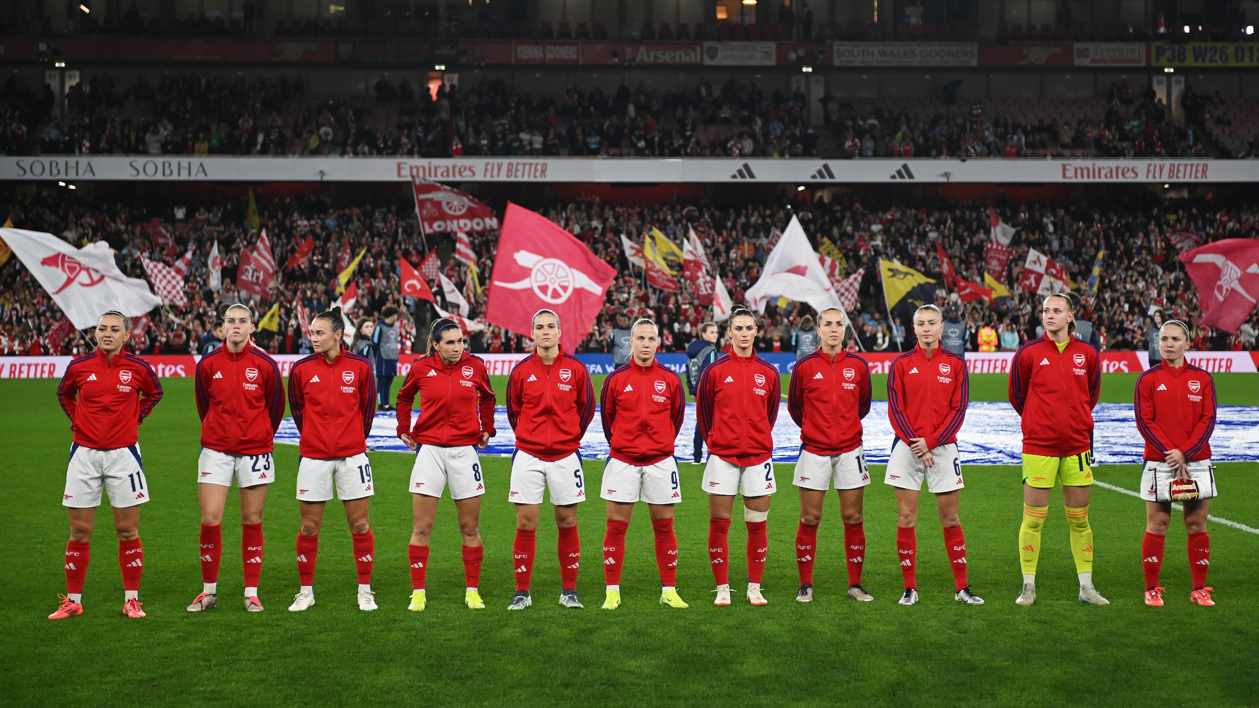 Fans van de Arsenal vrouwen komen massaal naar het stadion | de Volkskrant